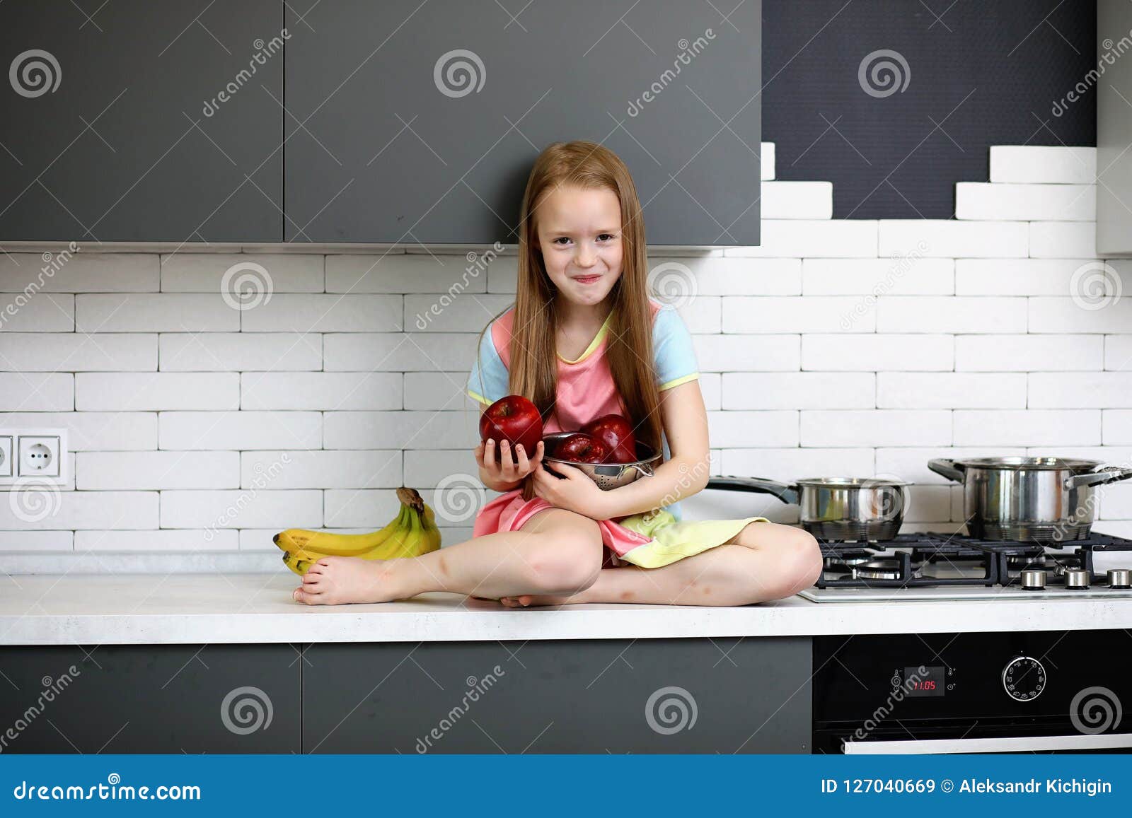 Little girl in the kitchen stock image. Image of daughter - 127040669