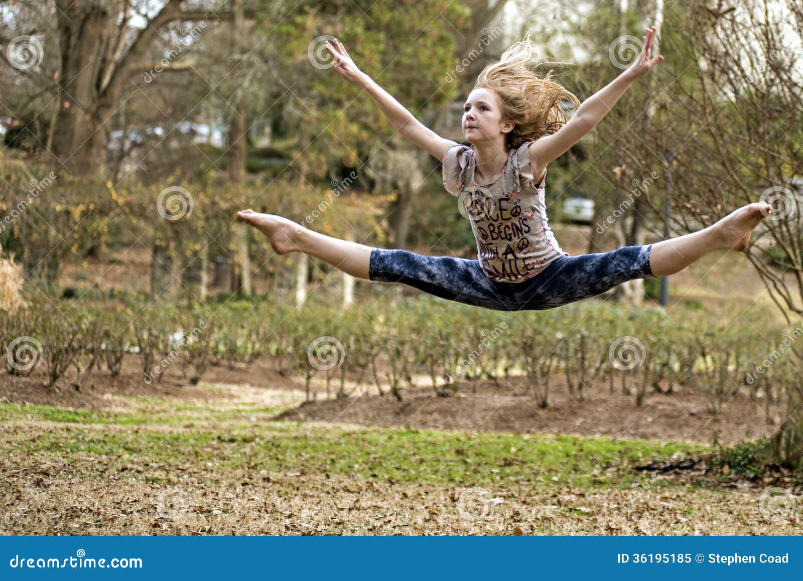 Little Girl Leaping in the Park Stock Image - Image of park, leap: 36195185