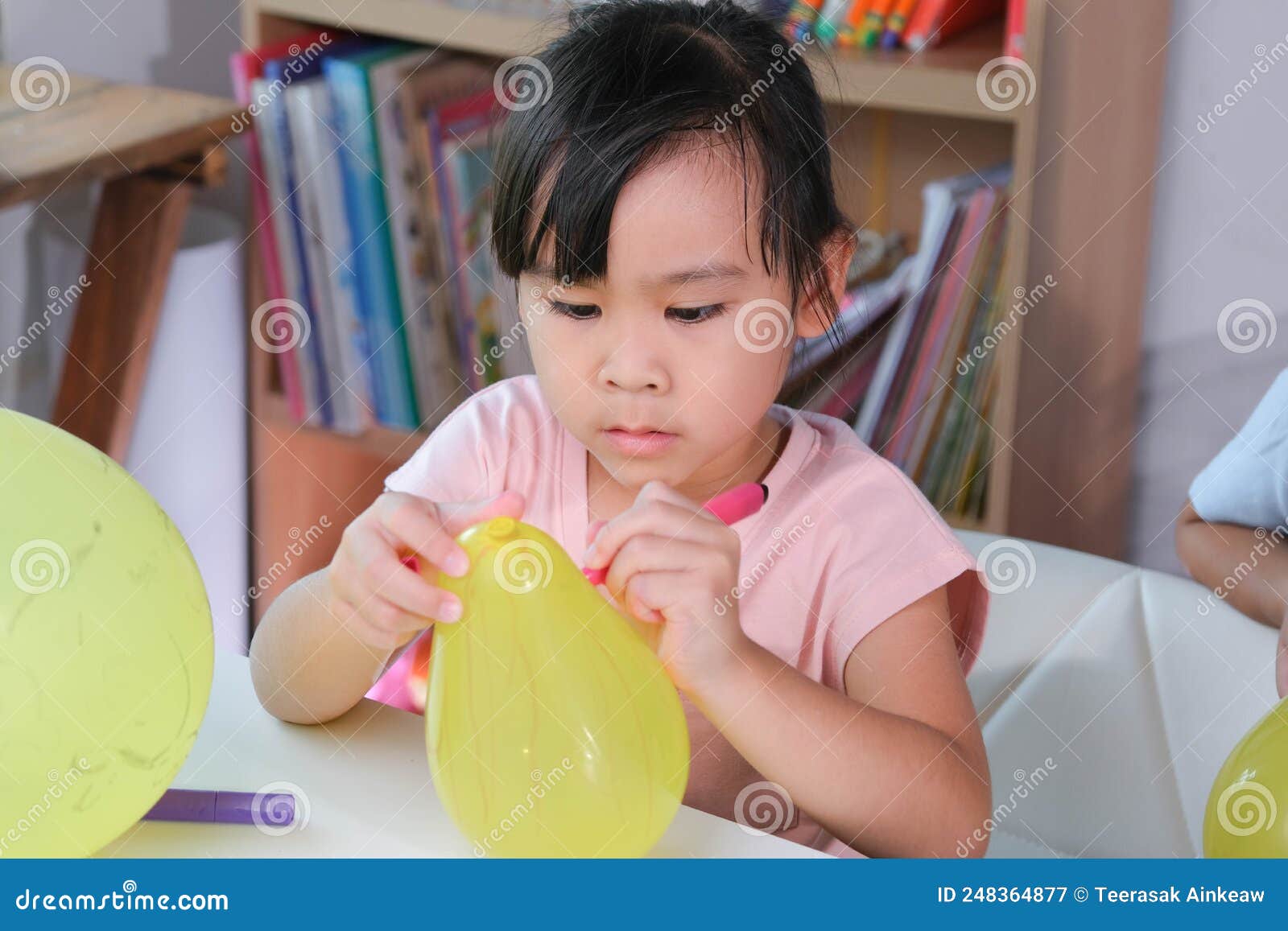 Little Girl is Learning and Doing Electrostatic Science Experiments ...