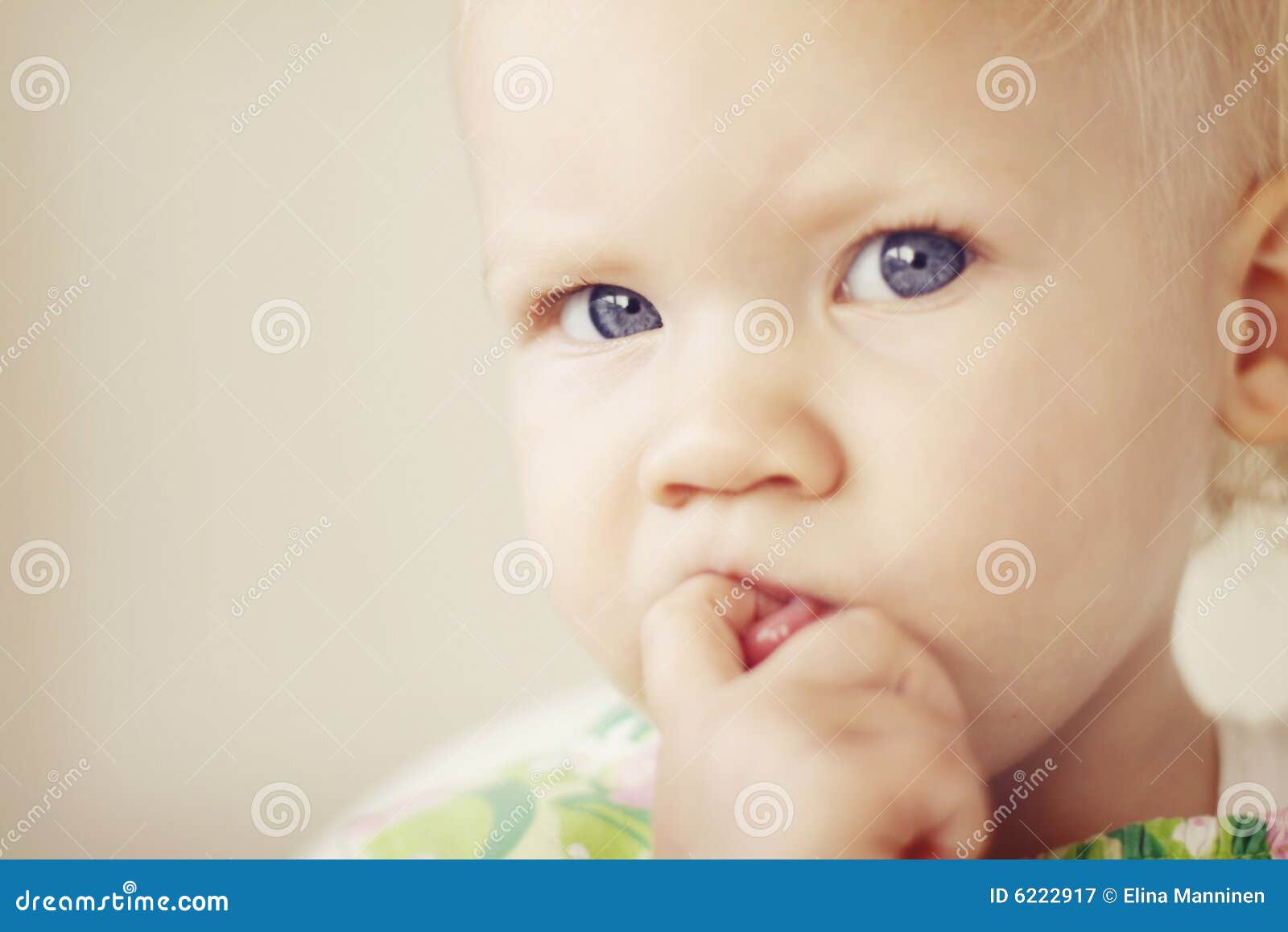 Little Girl Looking Puzzled Stock Image - Image of blonde, finger: 6222917