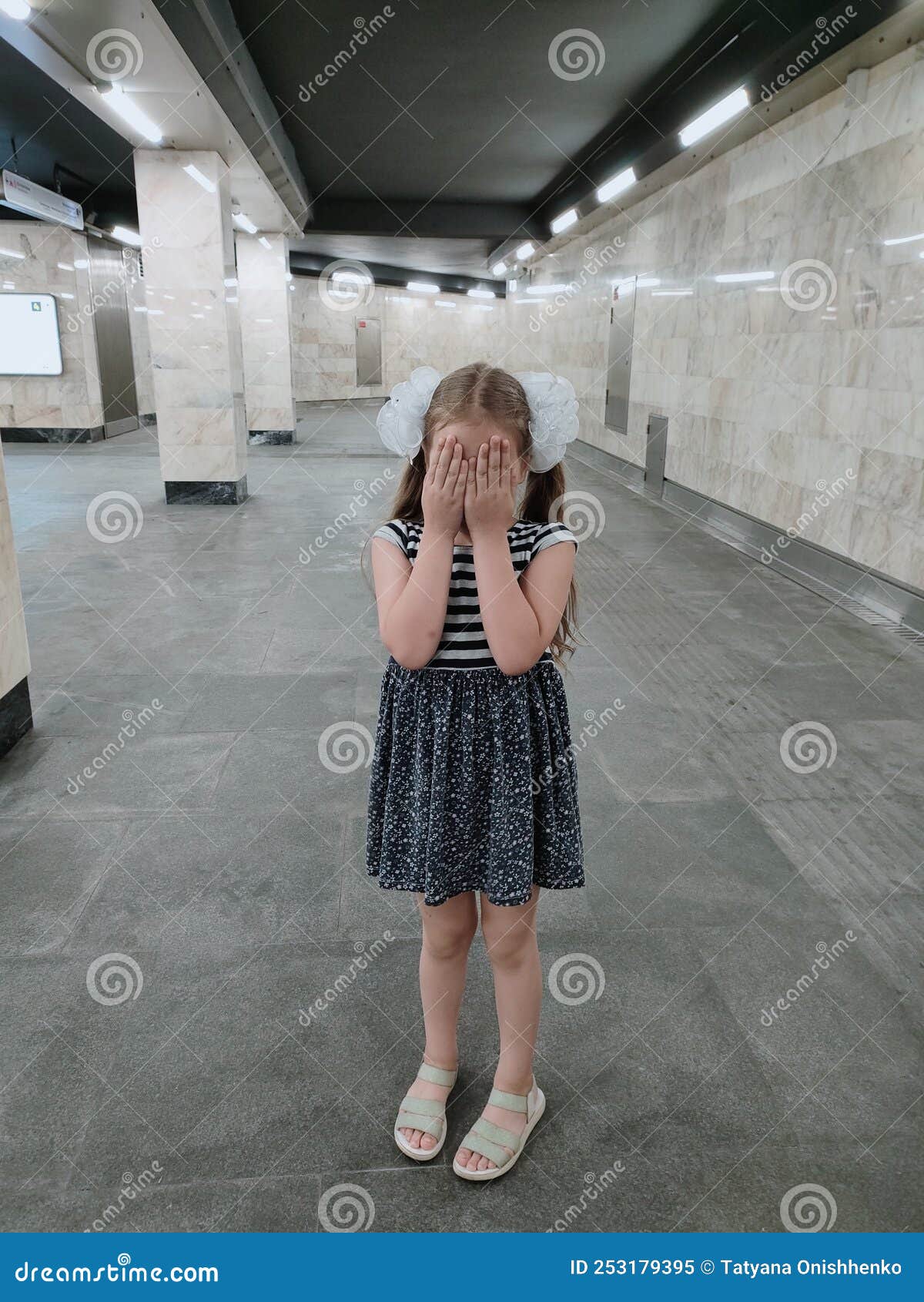 A Little Girl is Lost and Crying Stock Image - Image of girl, emotions ...
