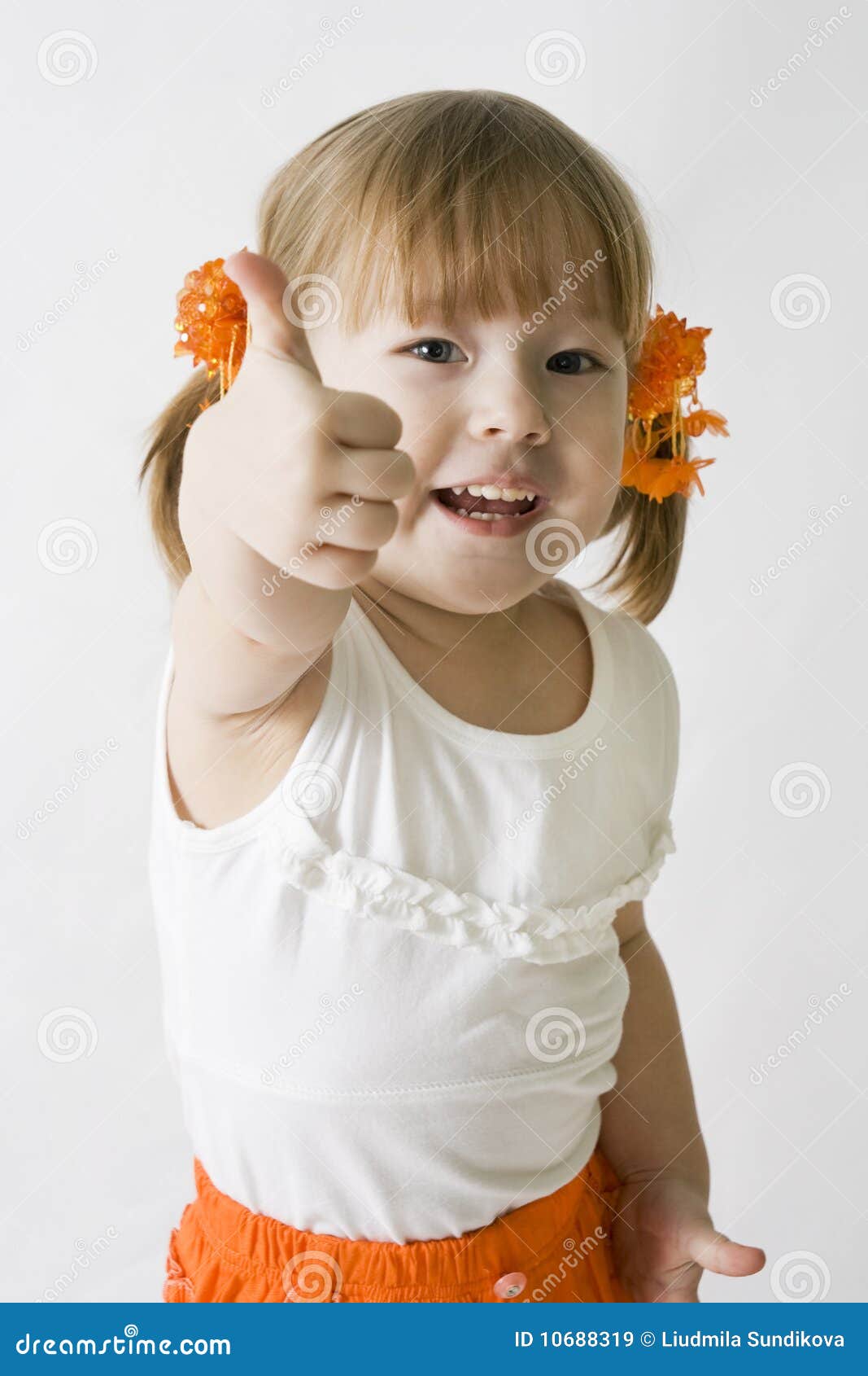 Little Girl Making the OK Sign Stock Image - Image of hand, child: 10688319