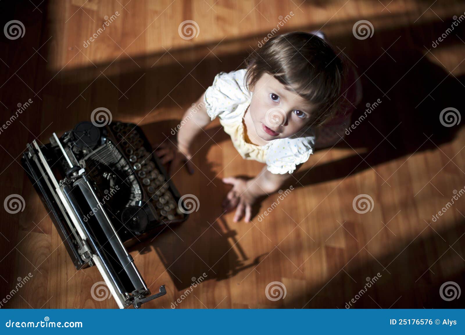 Little Girl with Old Typewriter Stock Photo - Image of human, literate ...
