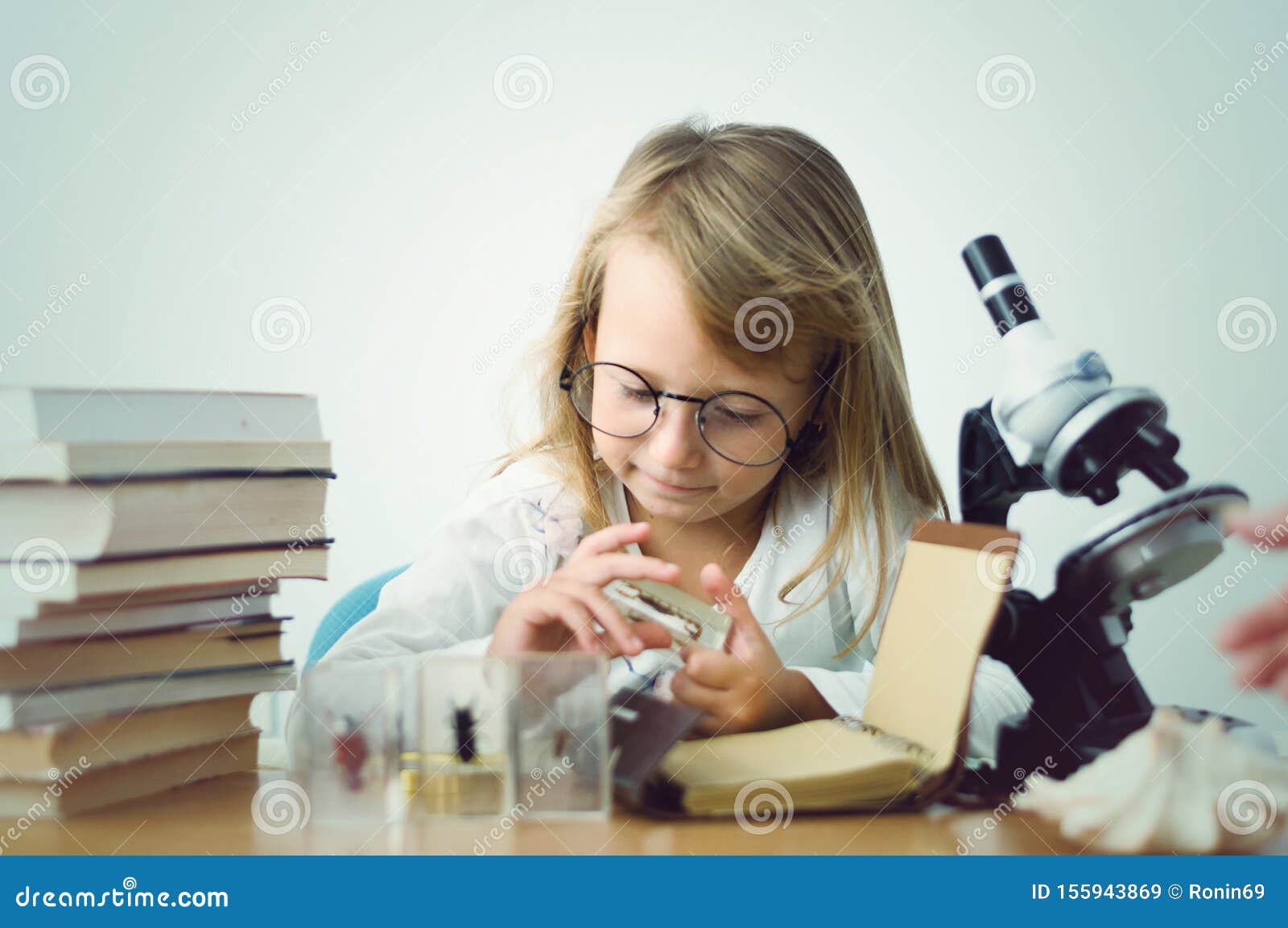 Girl Little Genius of Science Stock Image - Image of discovery, genius ...