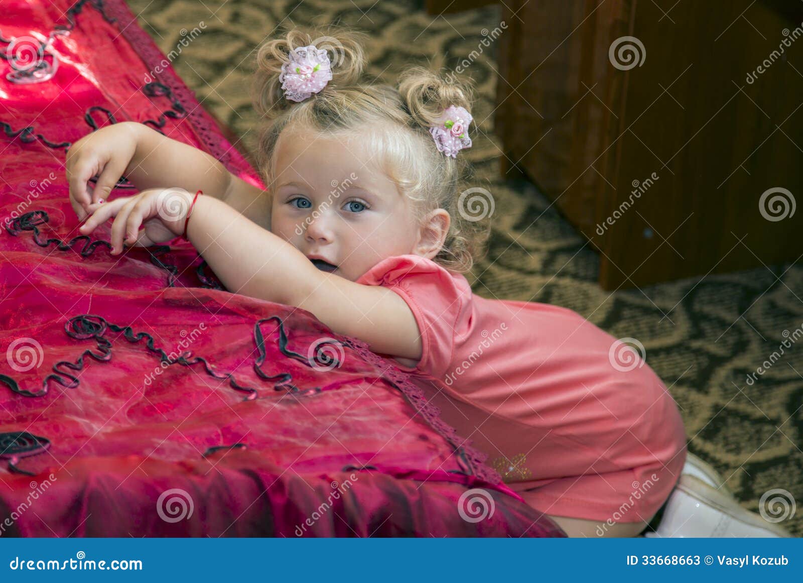 Little girl stock image. Image of expression, life, hand - 33668663