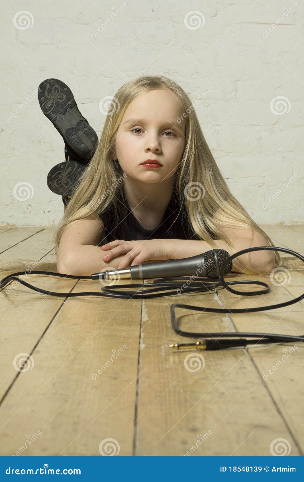 Little Girl Singer with Microphone Stock Image - Image of beauty ...