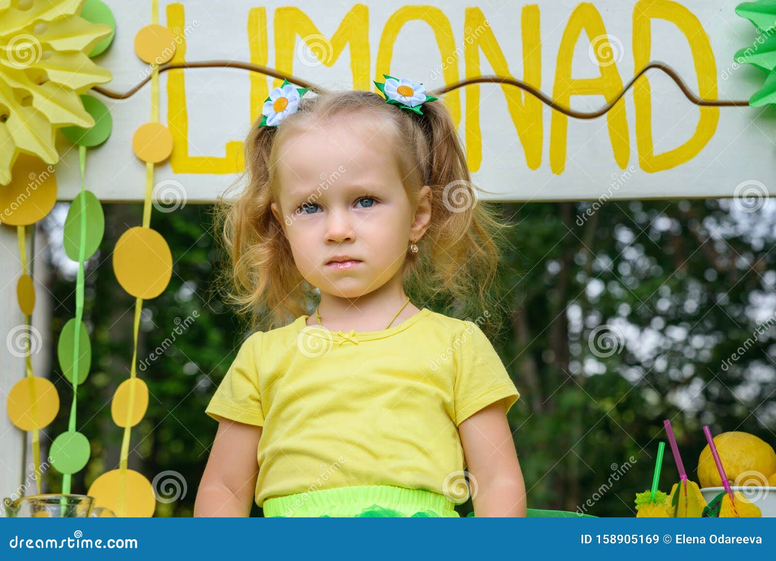 Little Girl Sitting on Lemonade Stand in Park Stock Image - Image of ... Little Girl Sitting on Lemonade Stand in Park Stock Image - Image of ...