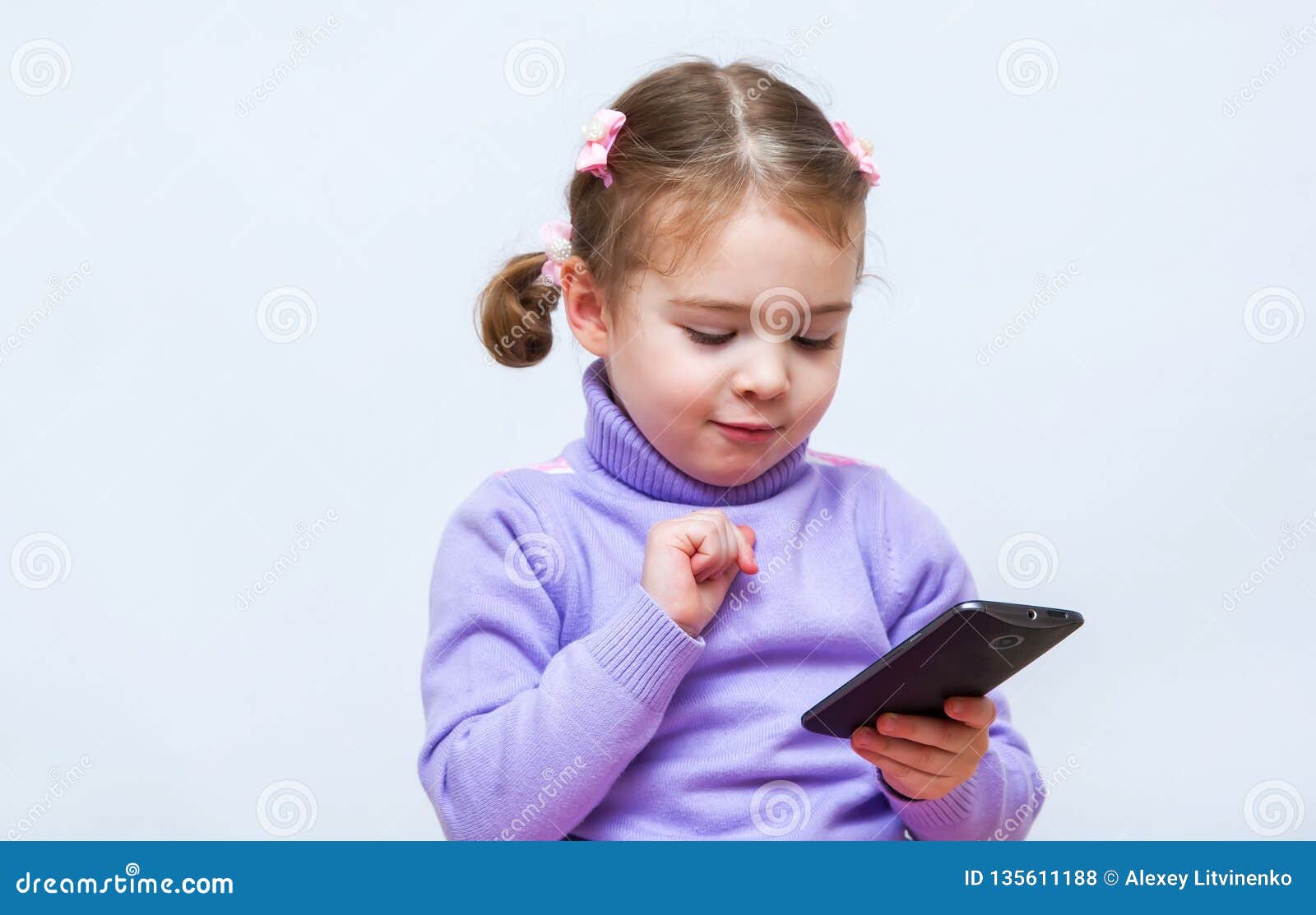 Little Girl Using Smart Phone Stock Photo - Image of preschooler, gray ...