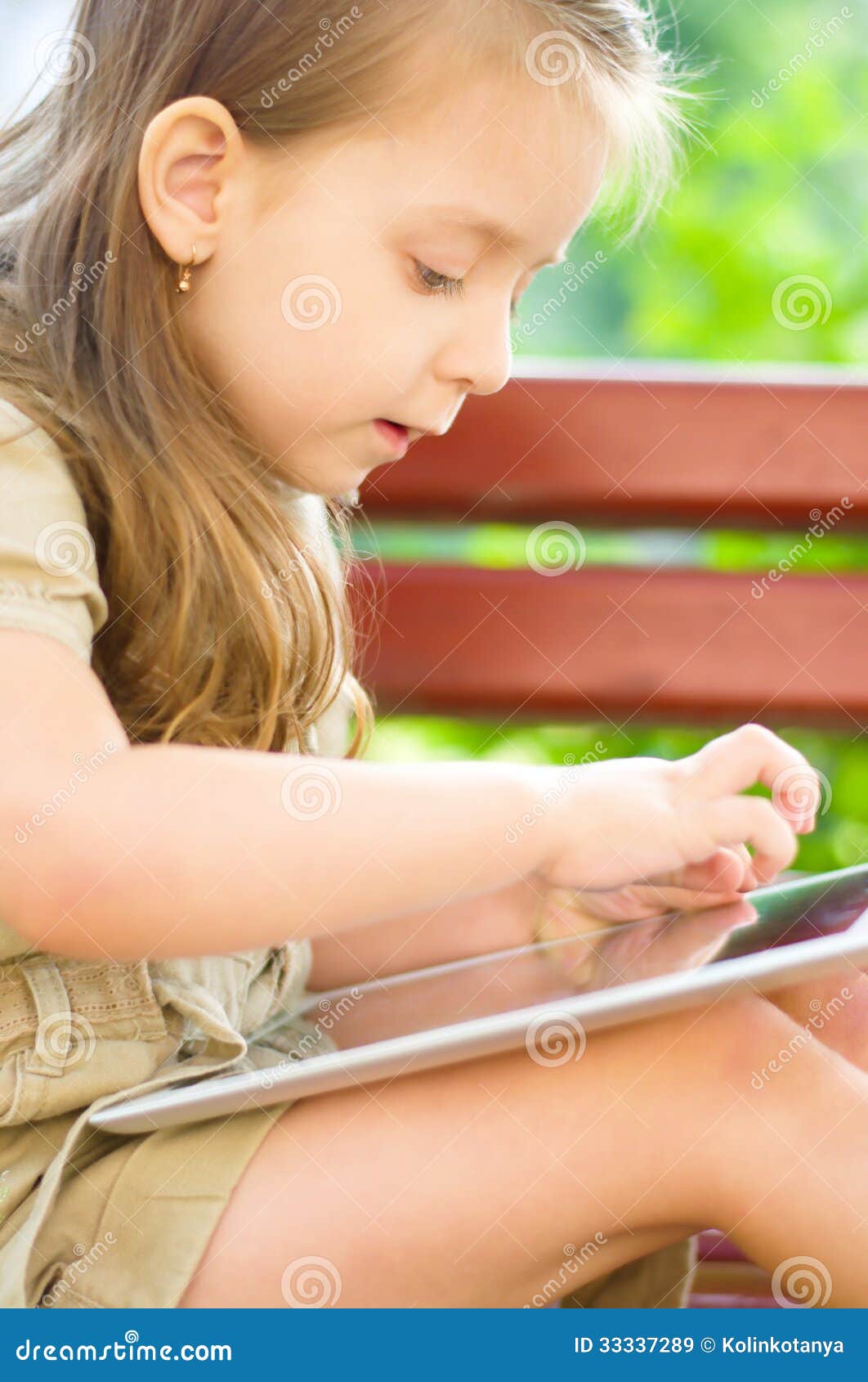 Little girl using tablet stock image. Image of kids, concepts - 33337289