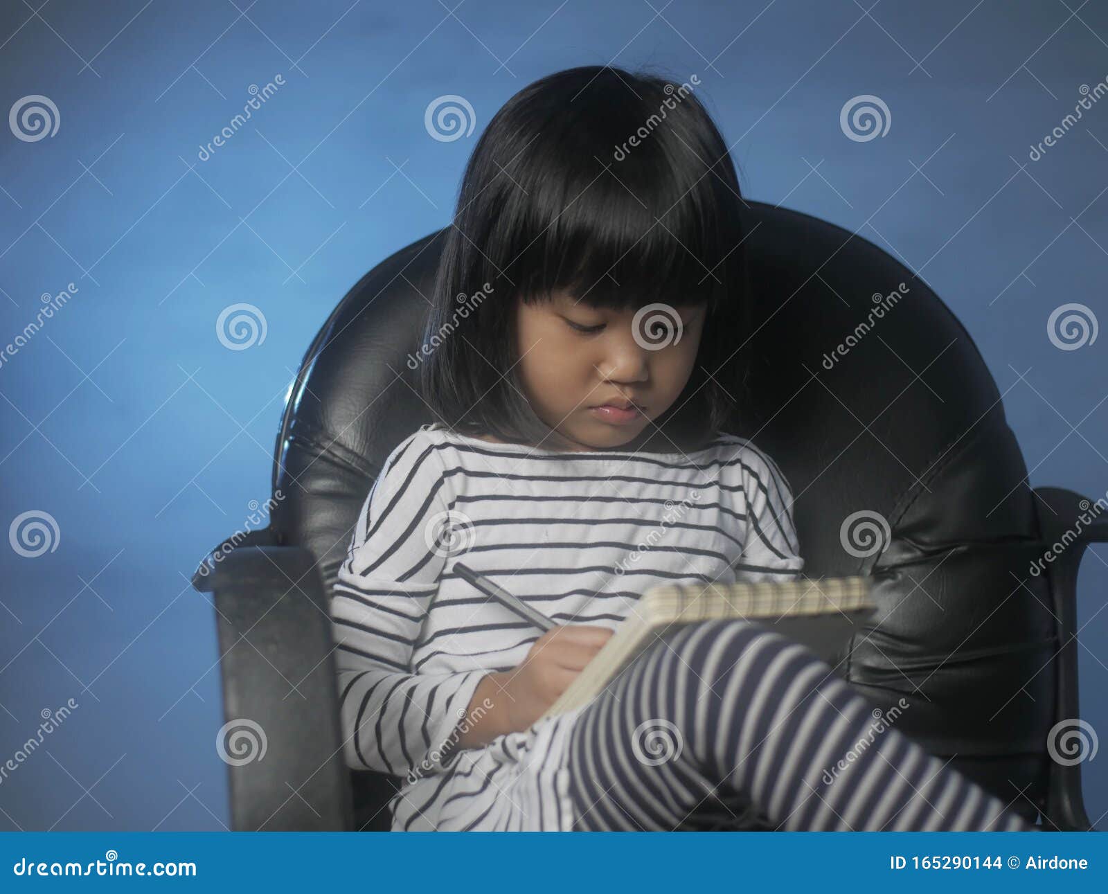 Little Girl Writing on Notepad Stock Photo - Image of learning, girl ...