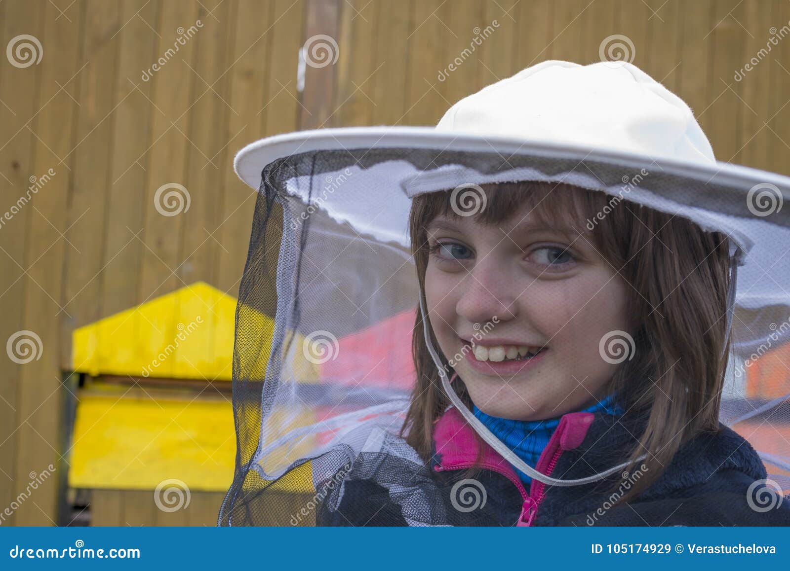 Little Girl - Young Beekeeper Stock Image - Image of apiarist ...