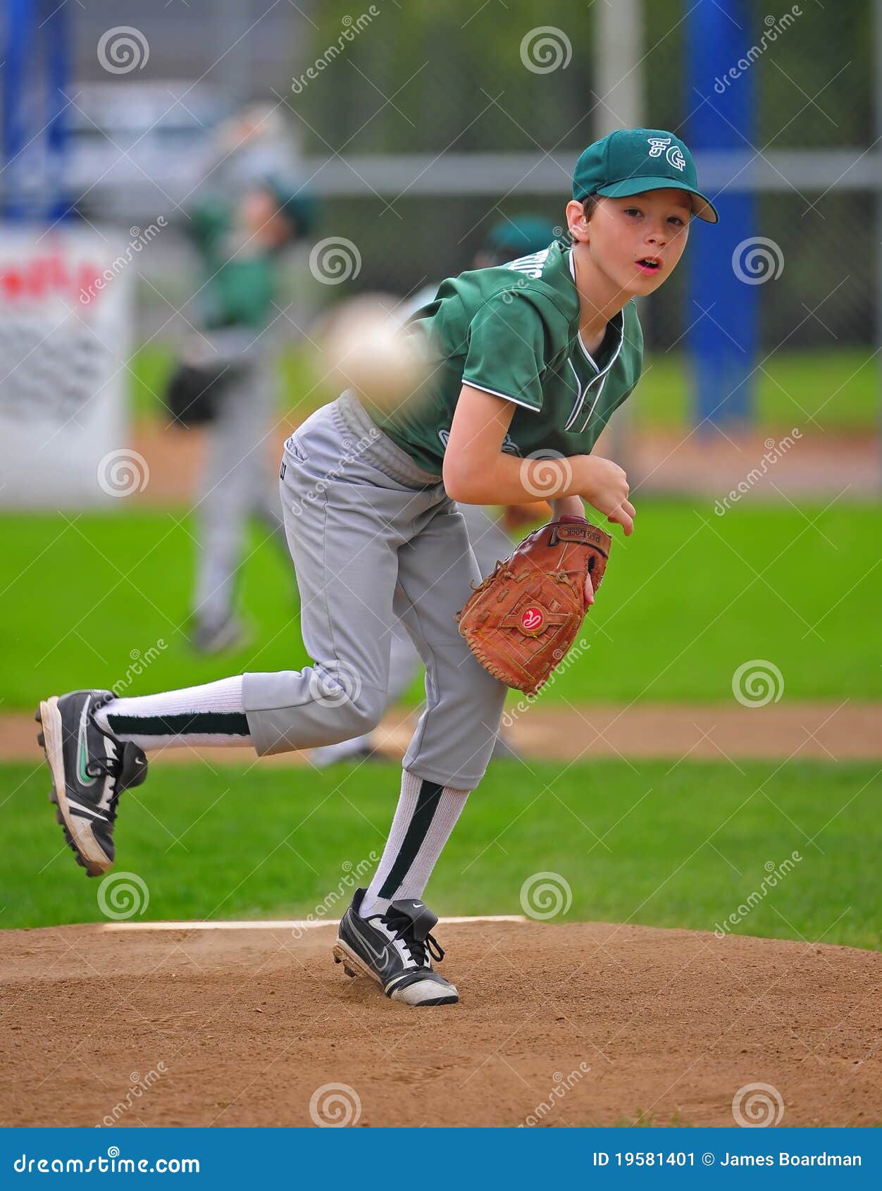 Little League Baseball Pitcher Editorial Photo - Image of base, runner ...