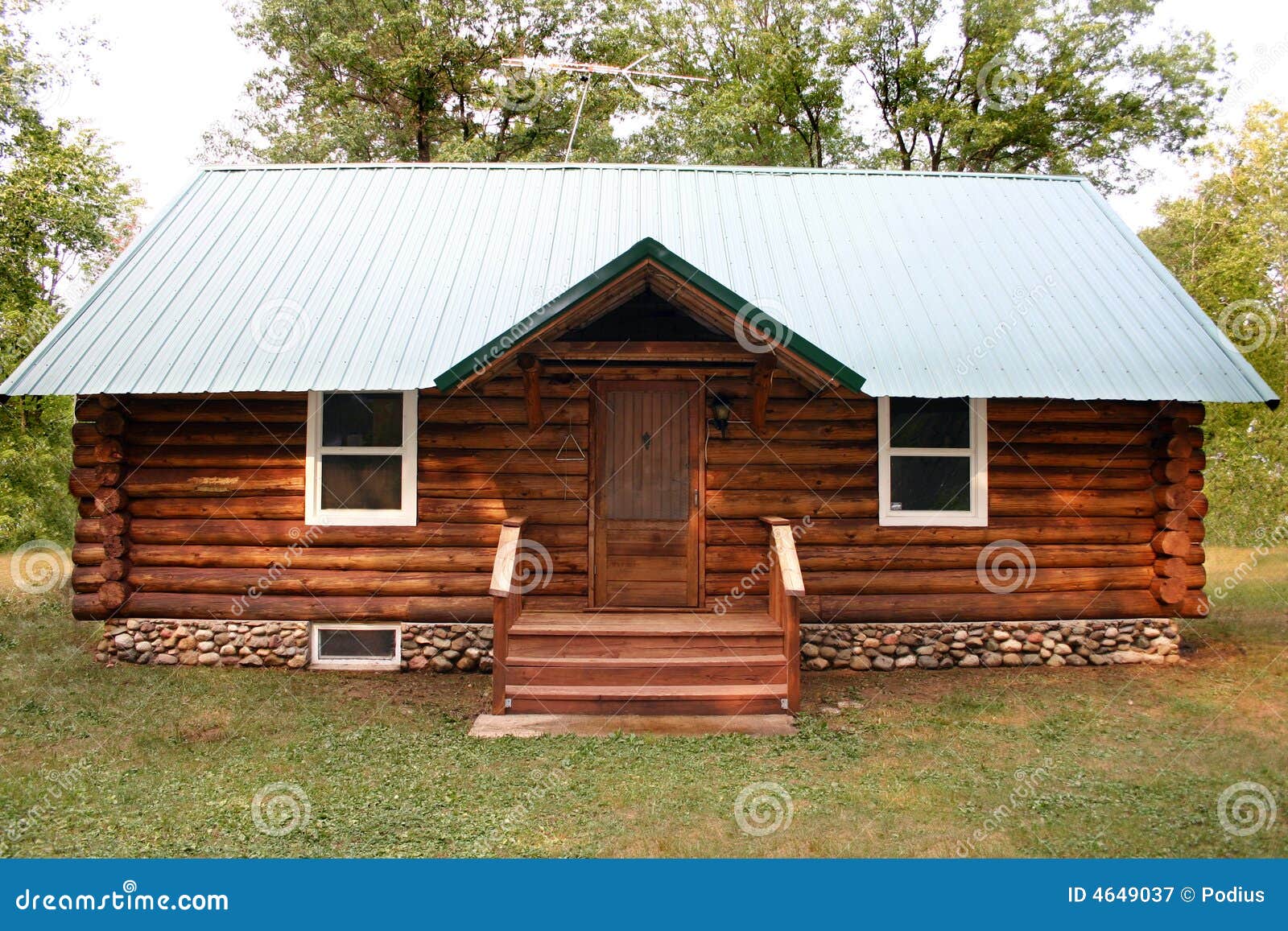 Little Log Cabin stock image. Image of house, metal, roof - 4649037