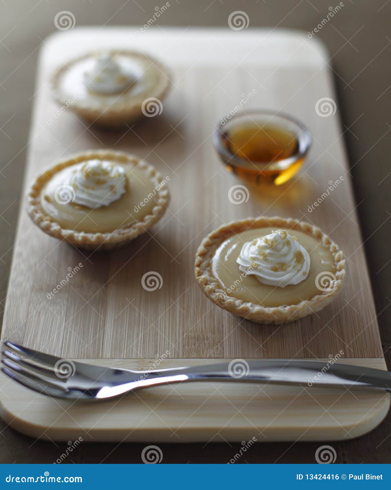 Little maple syrup tart stock photo. Image of cook, plate - 13424416