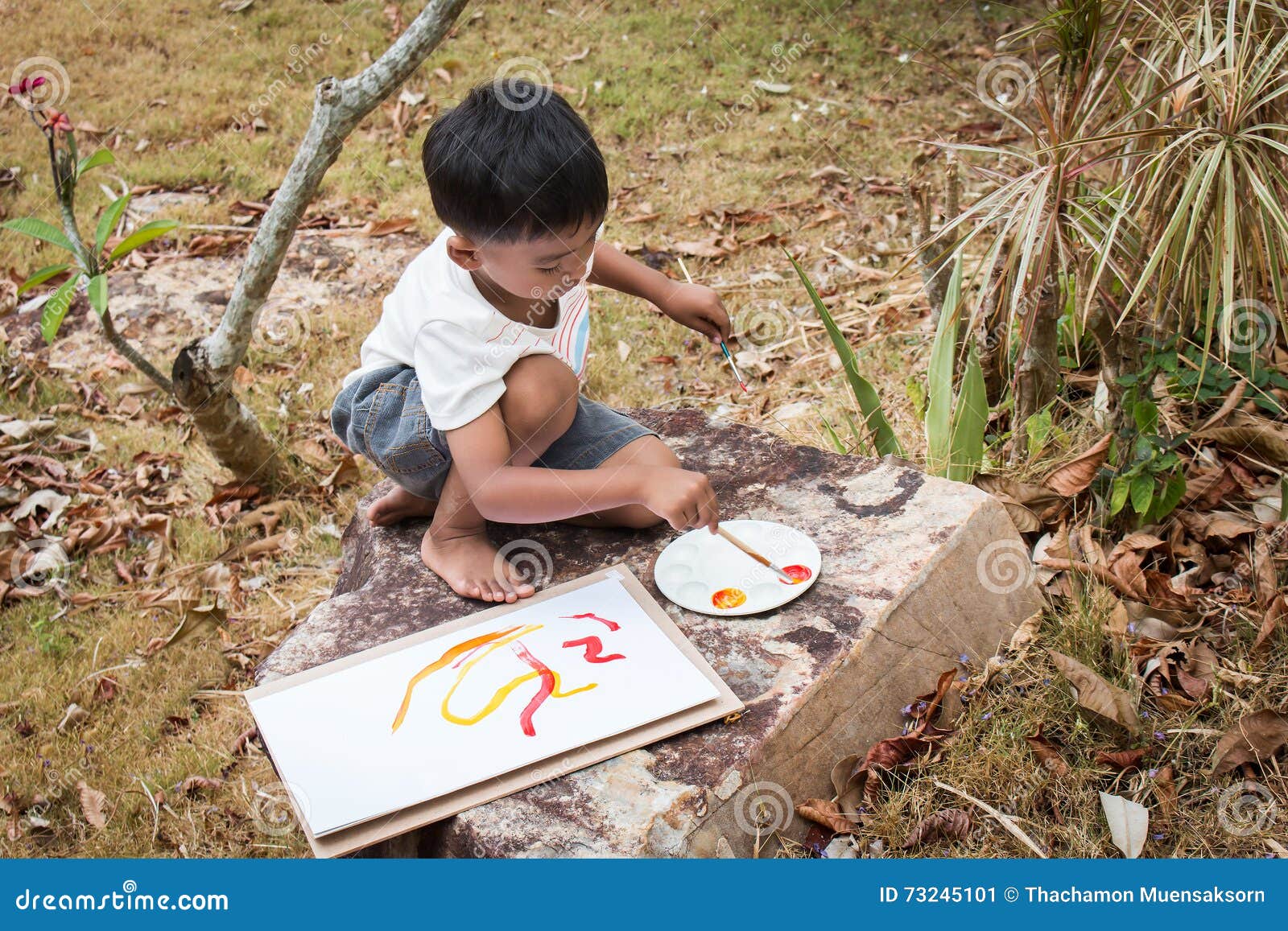 Little Playing Panit on White Paper in the Garden Stock Image - Image ...