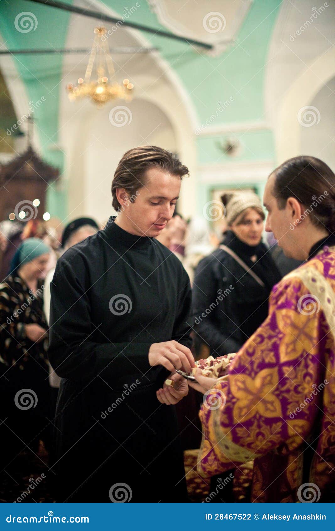 Liturgia Ortodoxo Com Bishop Mercury Em Moscovo Fotografia Editorial ...
