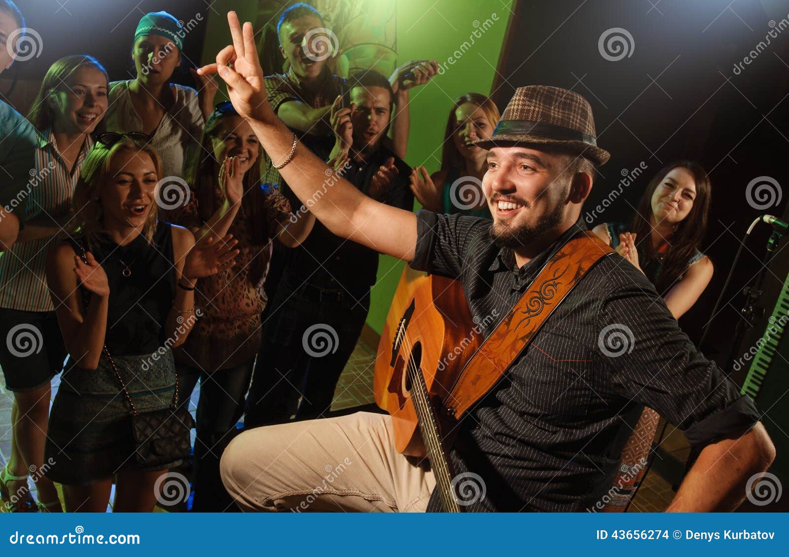 Live Concert-hand omhoog stock foto. Image of muzikaal - 43656274