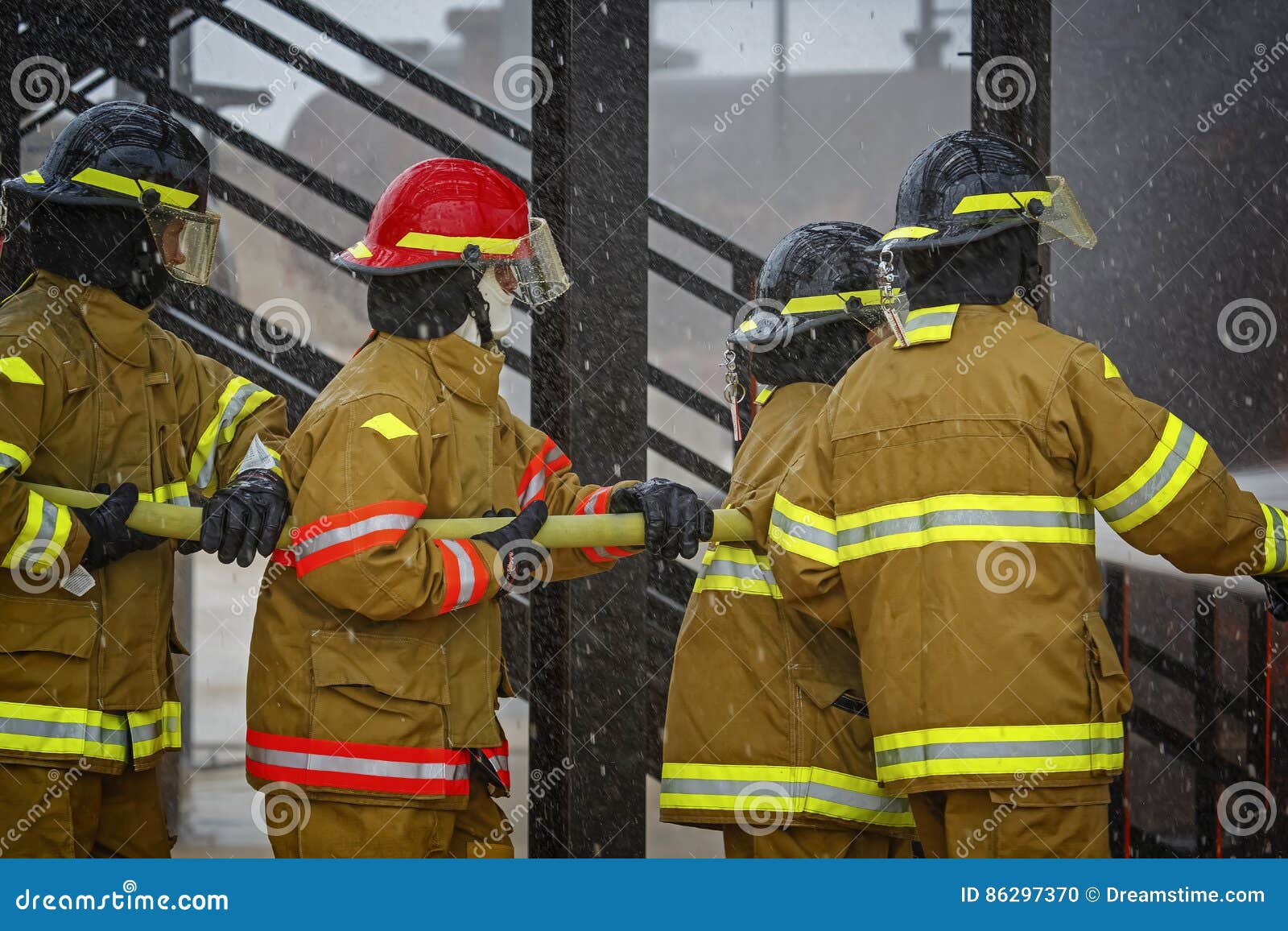 Live Fire Training Project Na Escola Do Fogo Foto de Stock - Imagem de ...