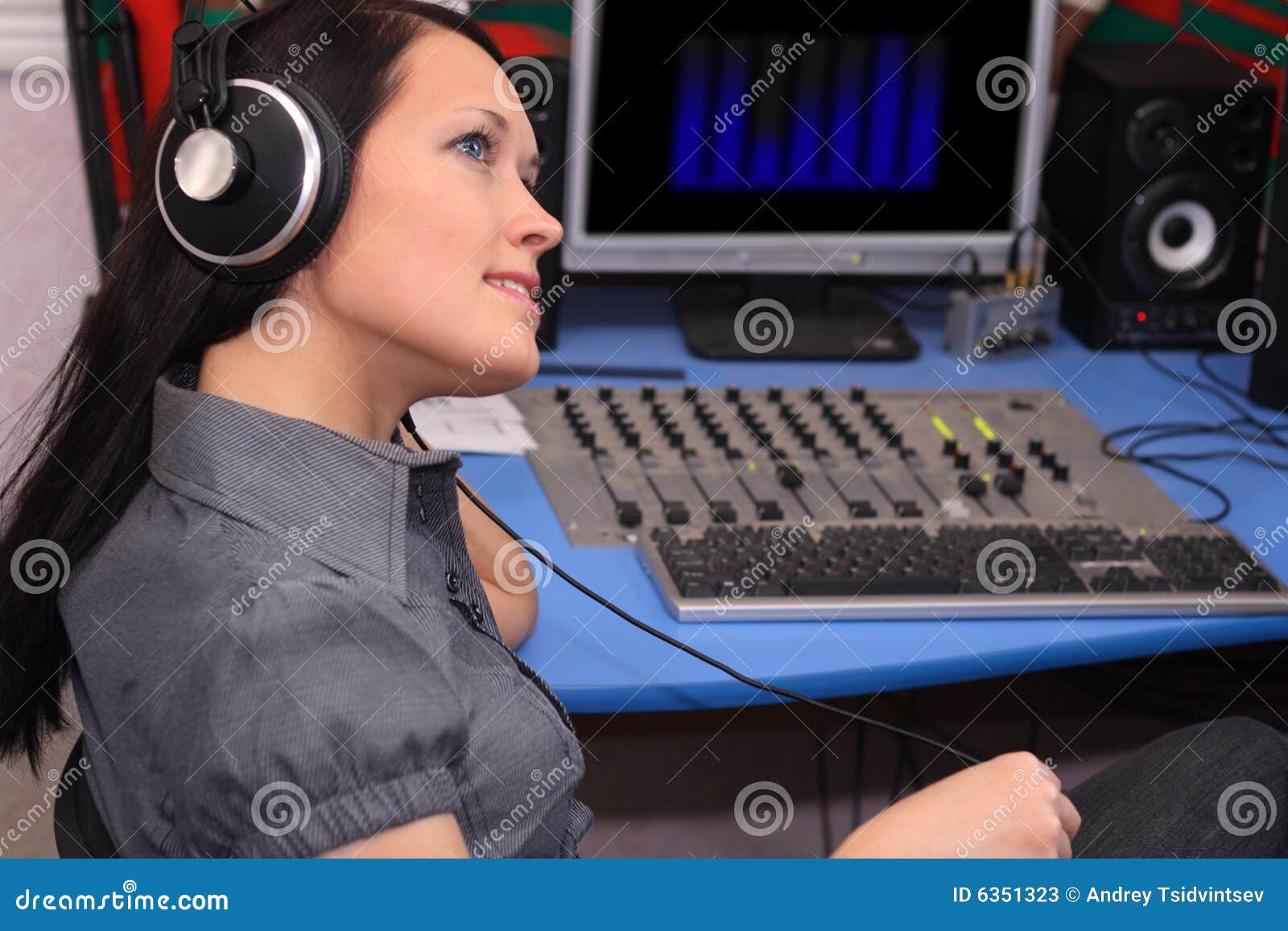 Live listening stock image. Image of hobby, jazz, radio - 6351323