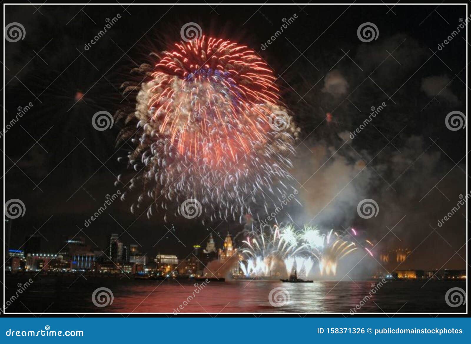 Liverpool Fireworks5 Picture. Image: 158371326