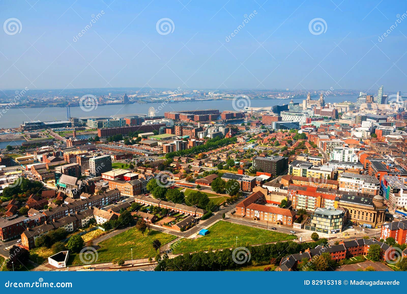 Liverpool, Het UK Luchtmening Van De Stad in Stock Foto - Image of ...