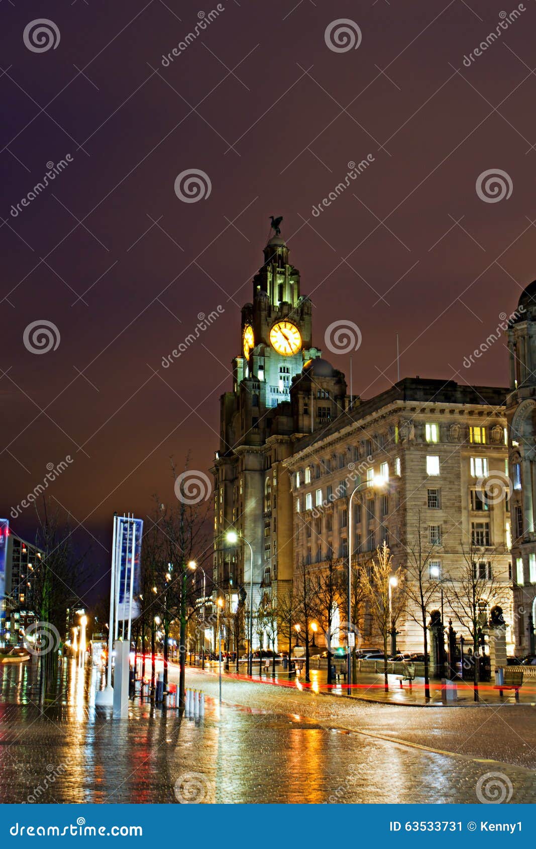Liverpool S Historic Waterfront Buildings Stock Image - Image of ...