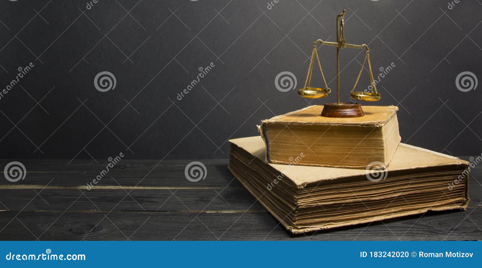 Livre De Loi Ouvert Au Concept De Loi Avec Un Marteau En Bois De Juges
