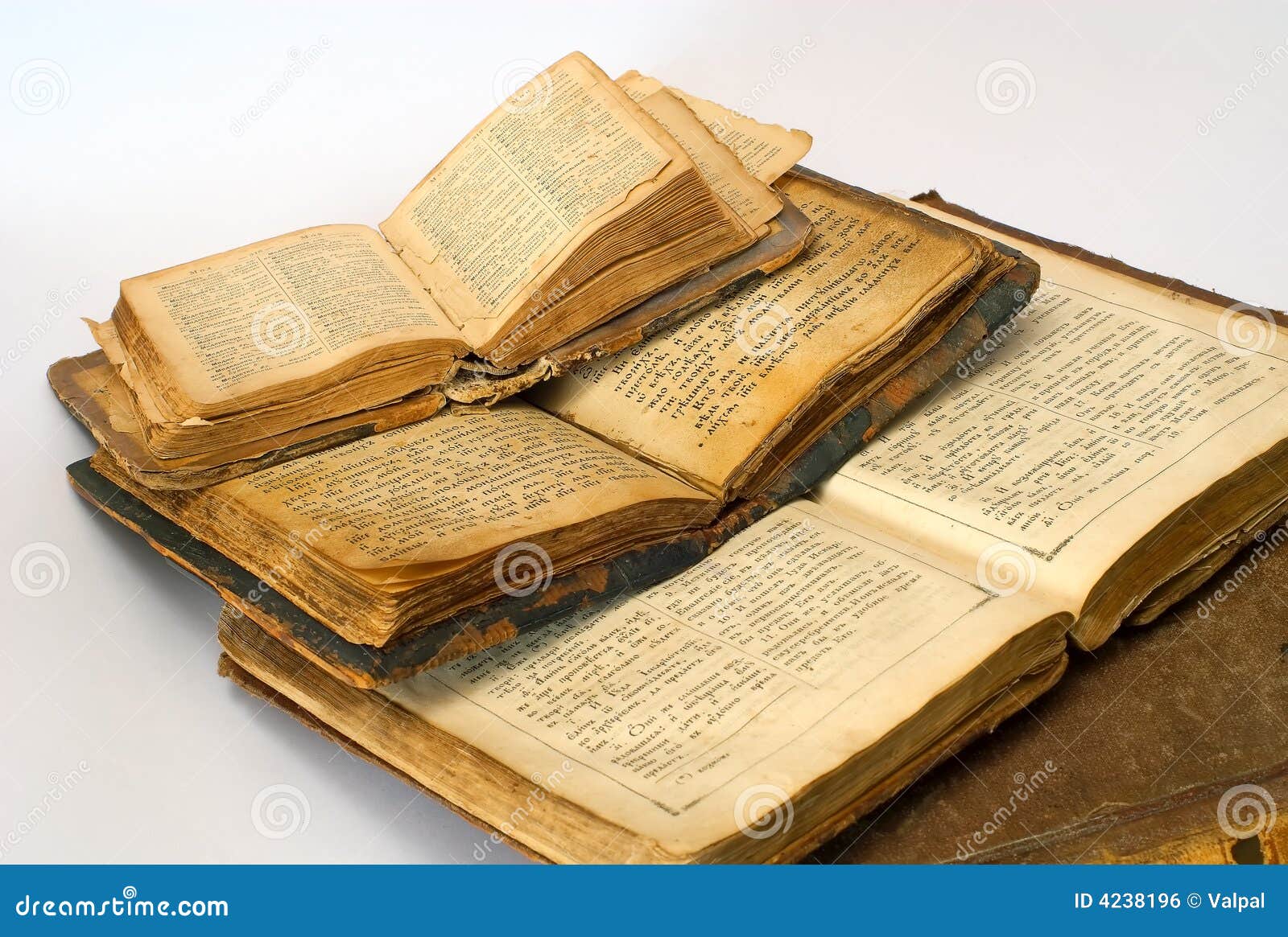 Livres anciens photo stock. Image du peau, librairie, relique - 4238196