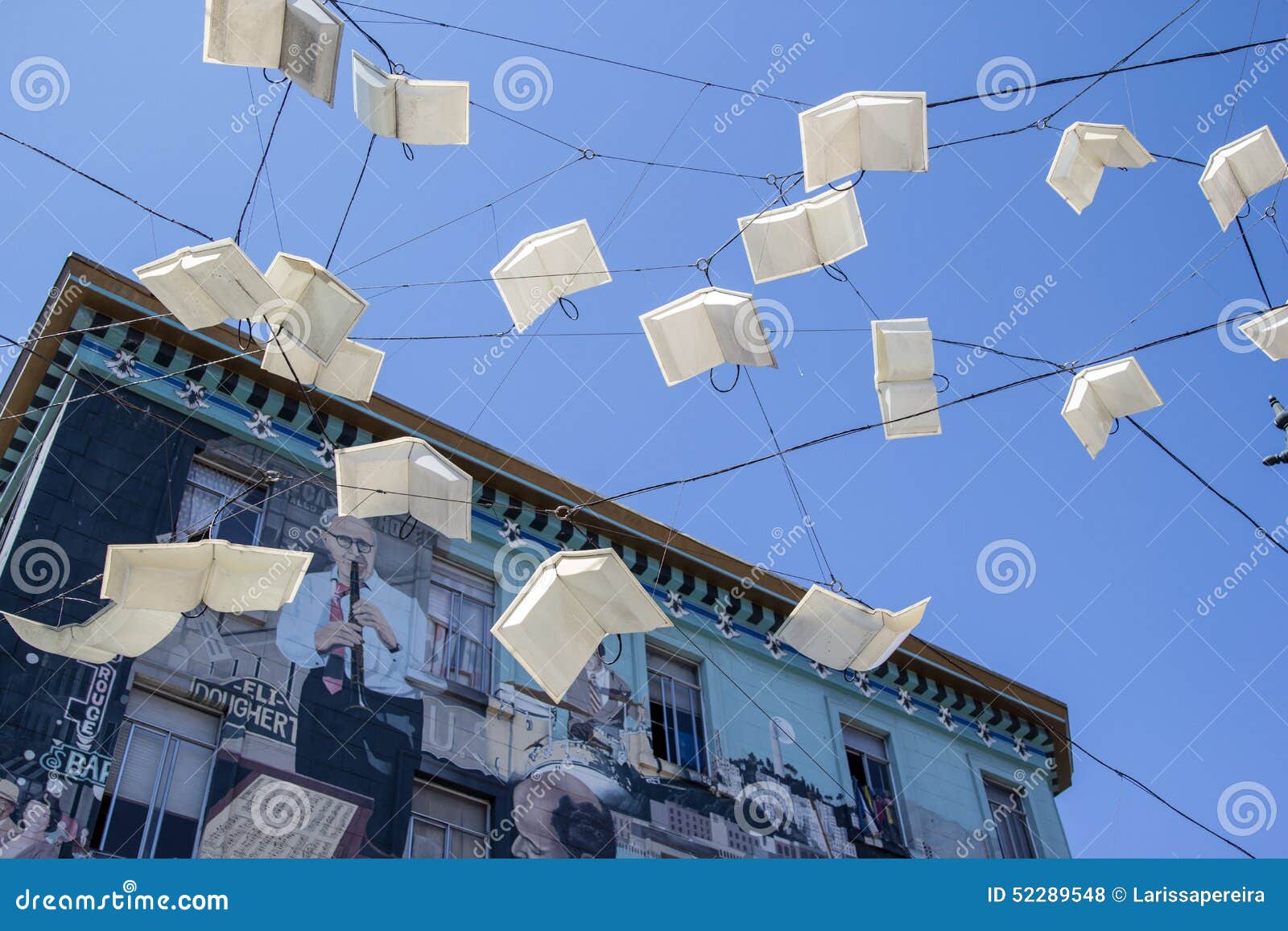 Livres Volant Au-dessus De San Francisco Photo stock éditorial - Image ...