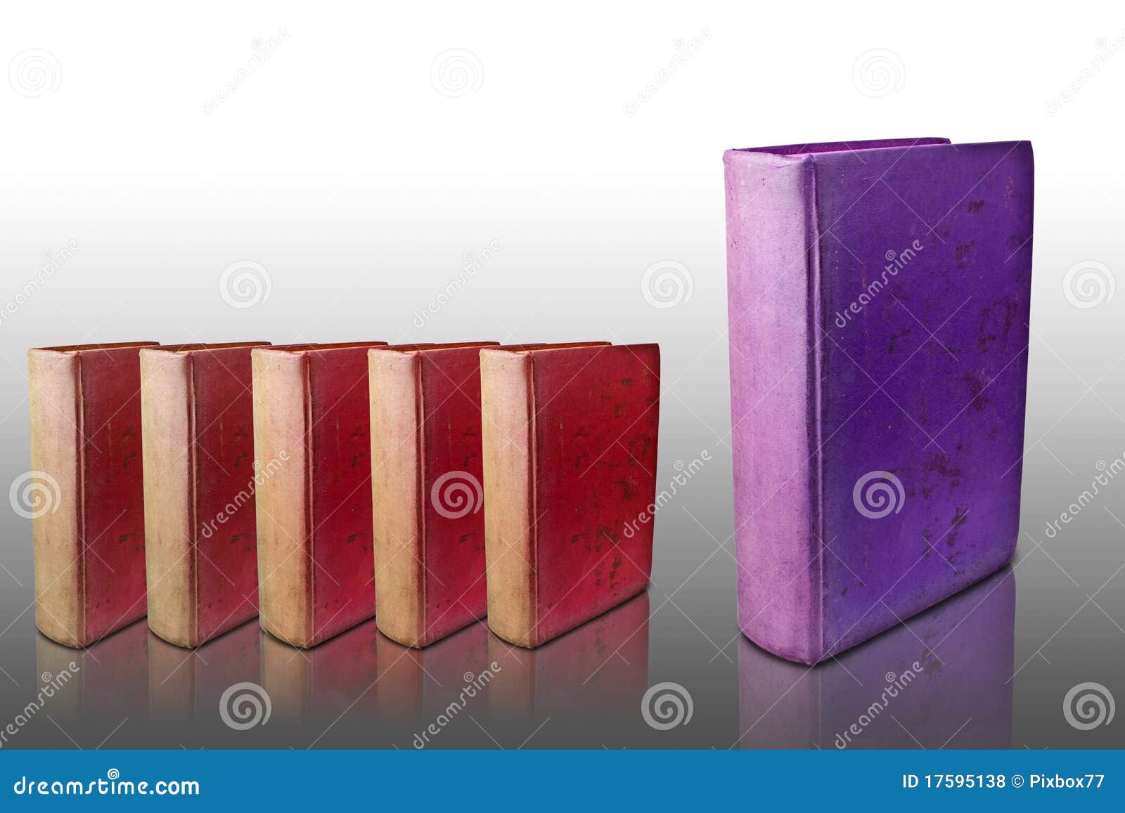 Livros Pequenos E Livro Grande Foto de Stock - Imagem de assoalho ...