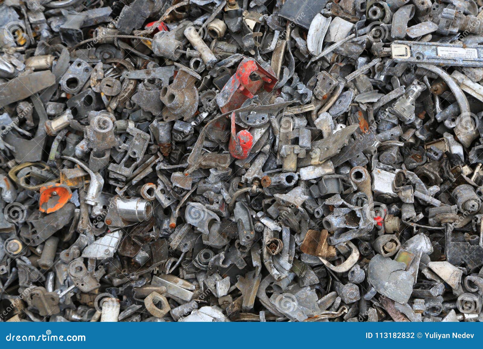 Lixo Do Metal Para a Sucata Foto de Stock - Imagem de colheita ...