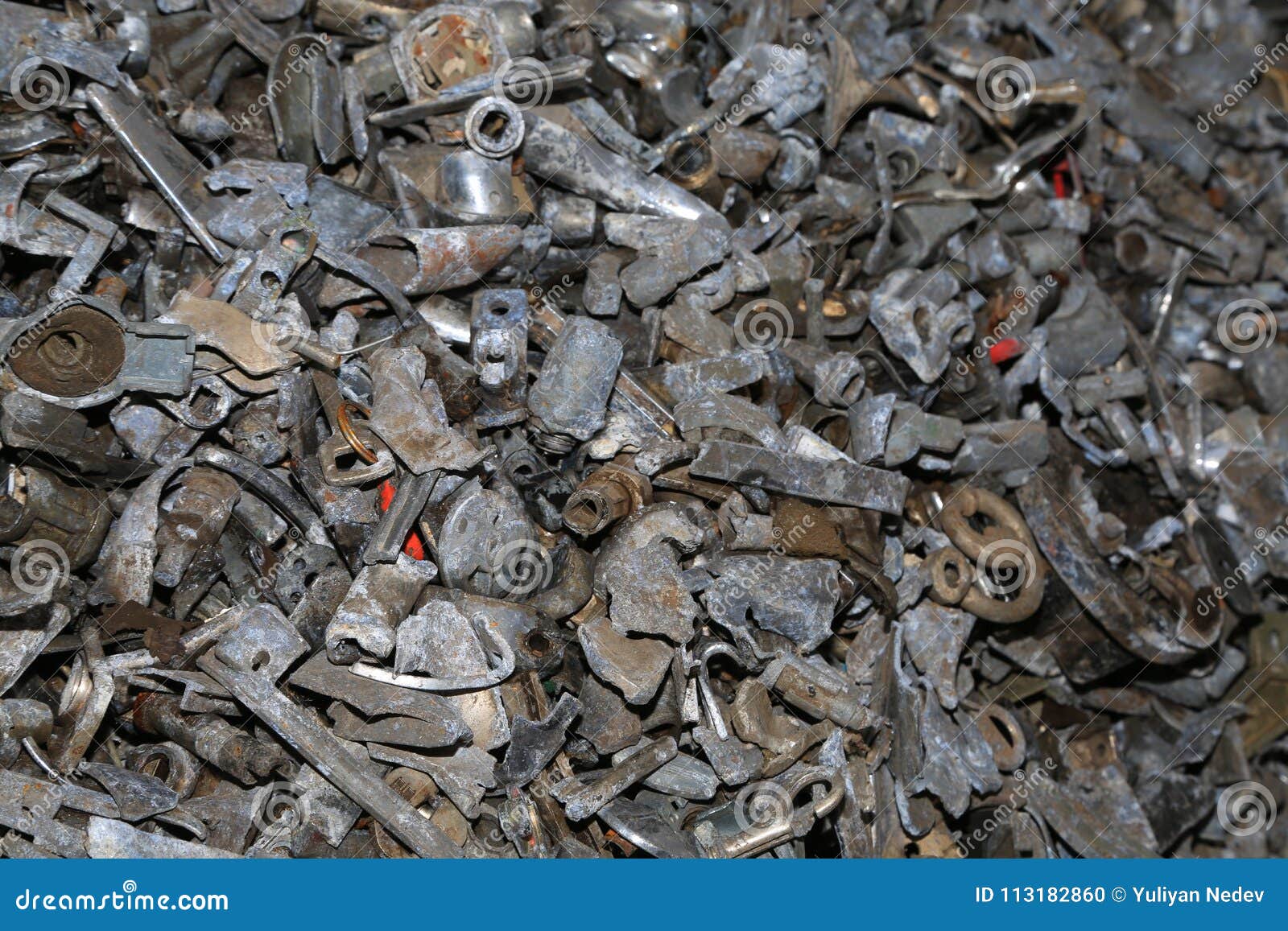 Lixo Do Metal Para a Sucata Foto de Stock - Imagem de porcaria, motor ...