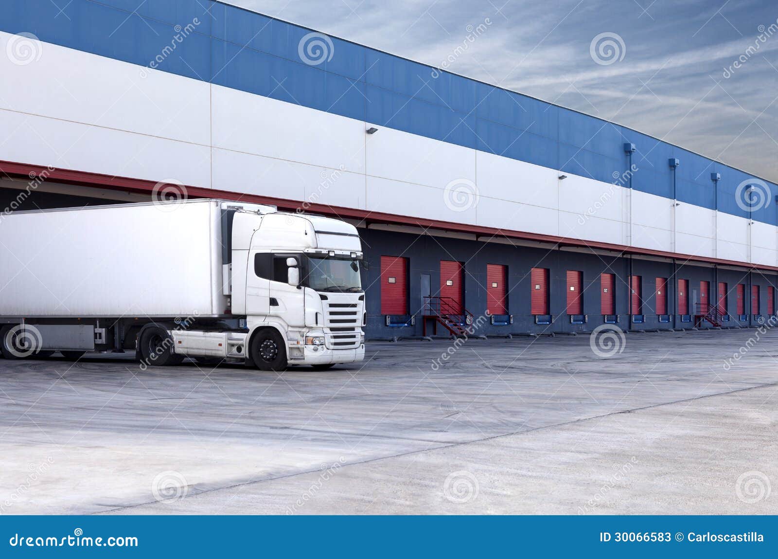 Laden-LKW stockbild. Bild von eingabe, fracht, handel - 30066583