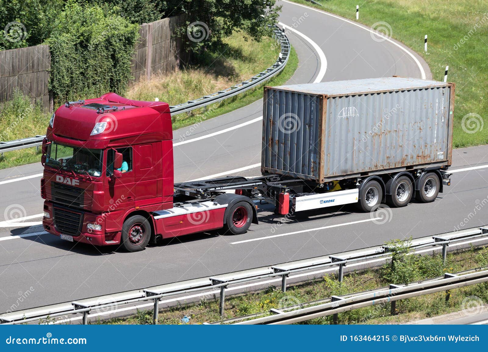 Lkw mit Gateway-Container redaktionelles bild. Bild von liefern - 163464215
