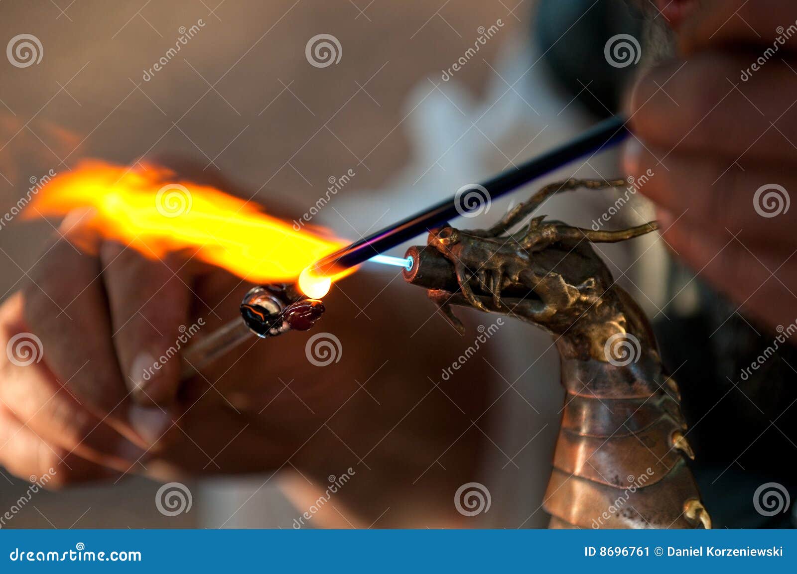 Llamas del dragón imagen de archivo. Imagen de llama, calor - 8696761