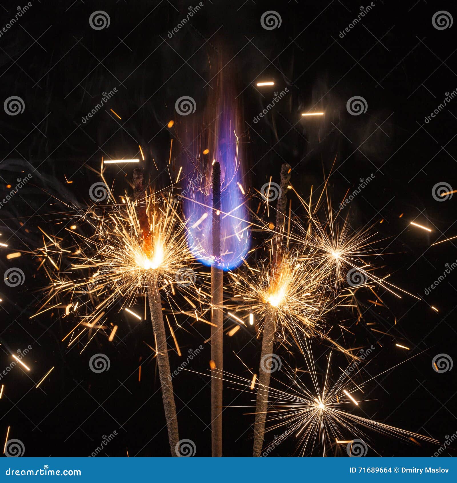 Llamas Y Primer De Las Chispas Foto de archivo - Imagen de chispas ...