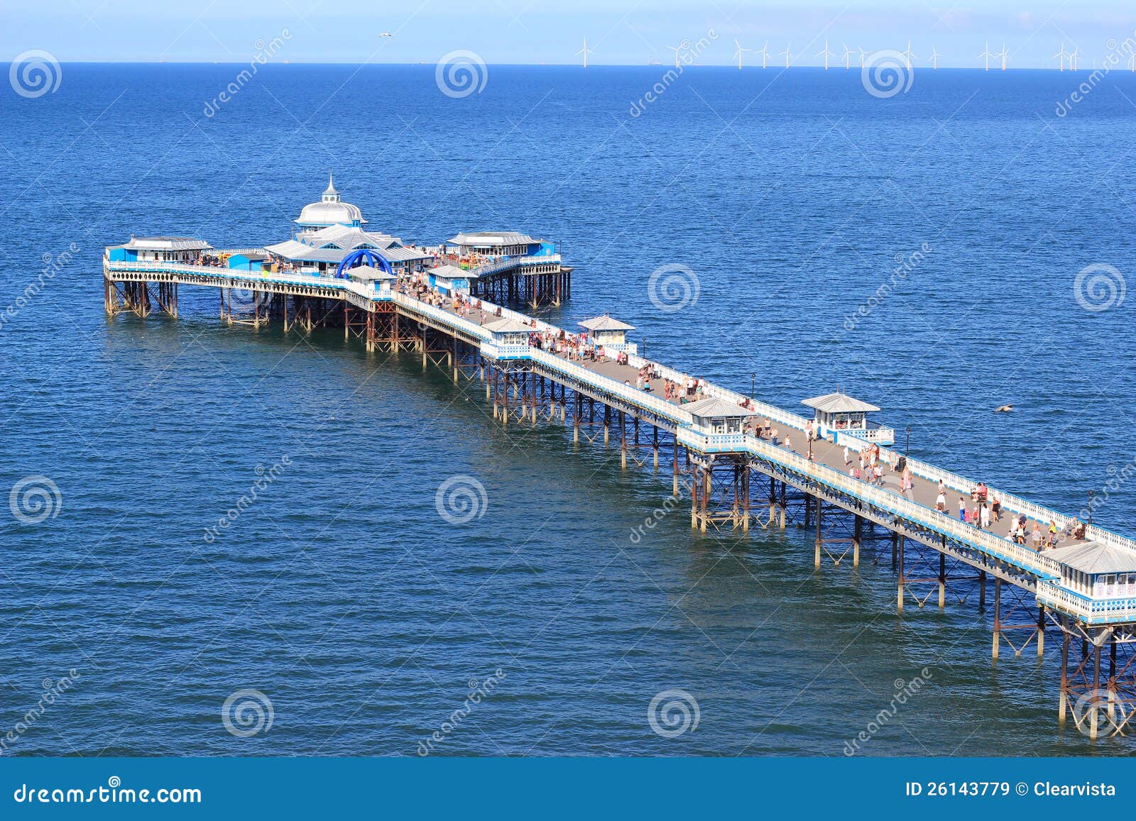 Llandudno Pier editorial stock image. Image of vacation - 26143779