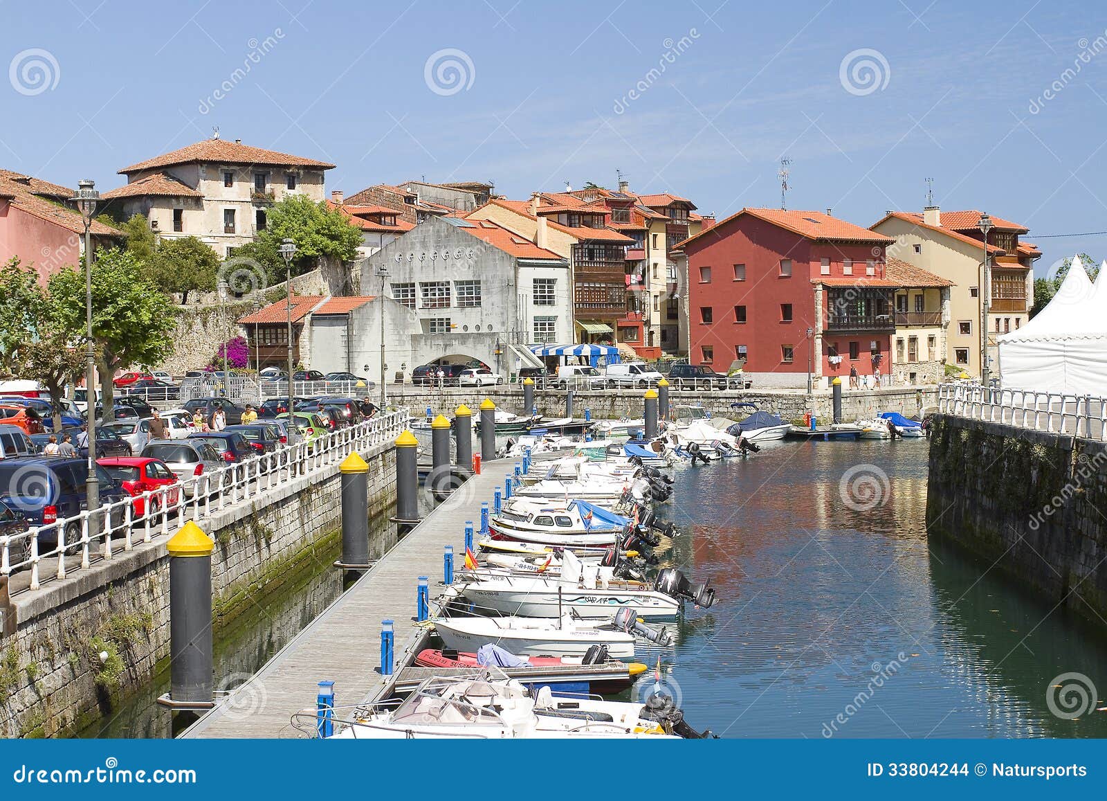 Llanes, Espanha imagem de stock editorial. Imagem de bonito - 33804244