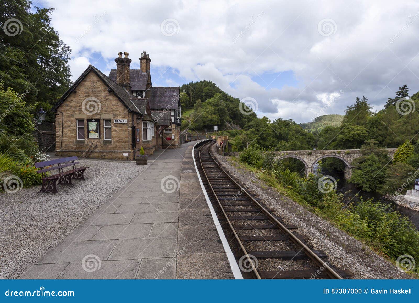 Llangollen Railway editorial image. Image of station - 87387000