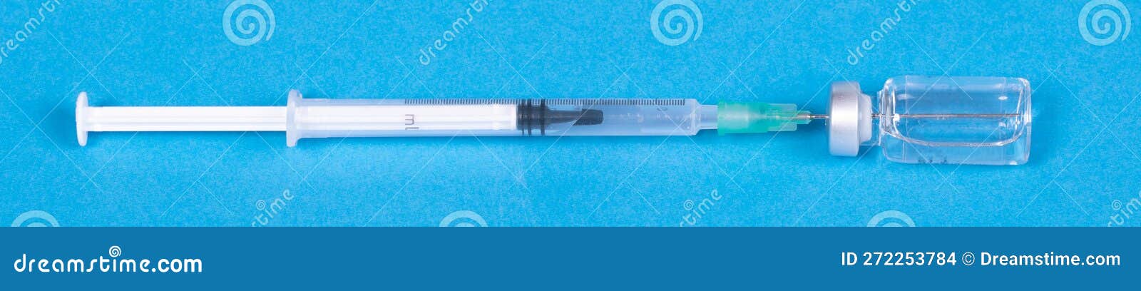 Llenar La Vacuna Con La Jeringa Antes De Inyectar Foto de archivo ...