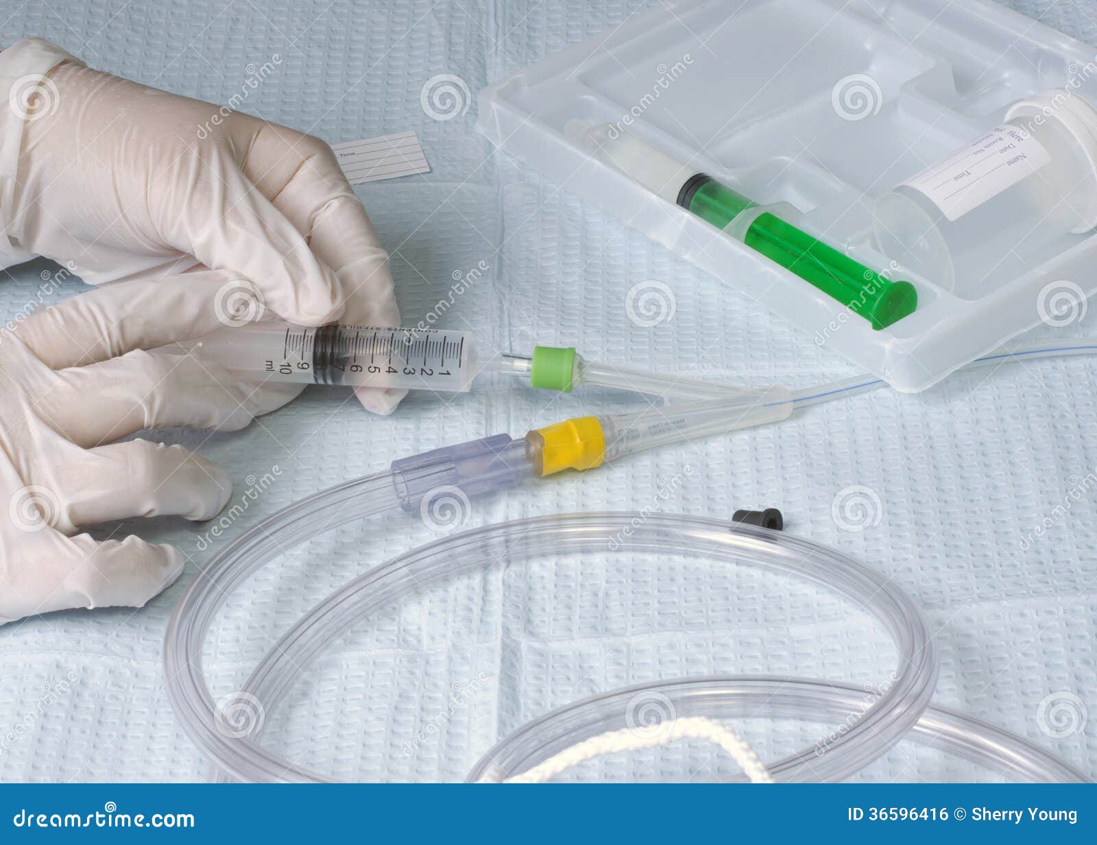 Llene la jeringuilla foto de archivo. Imagen de medicina - 36596416