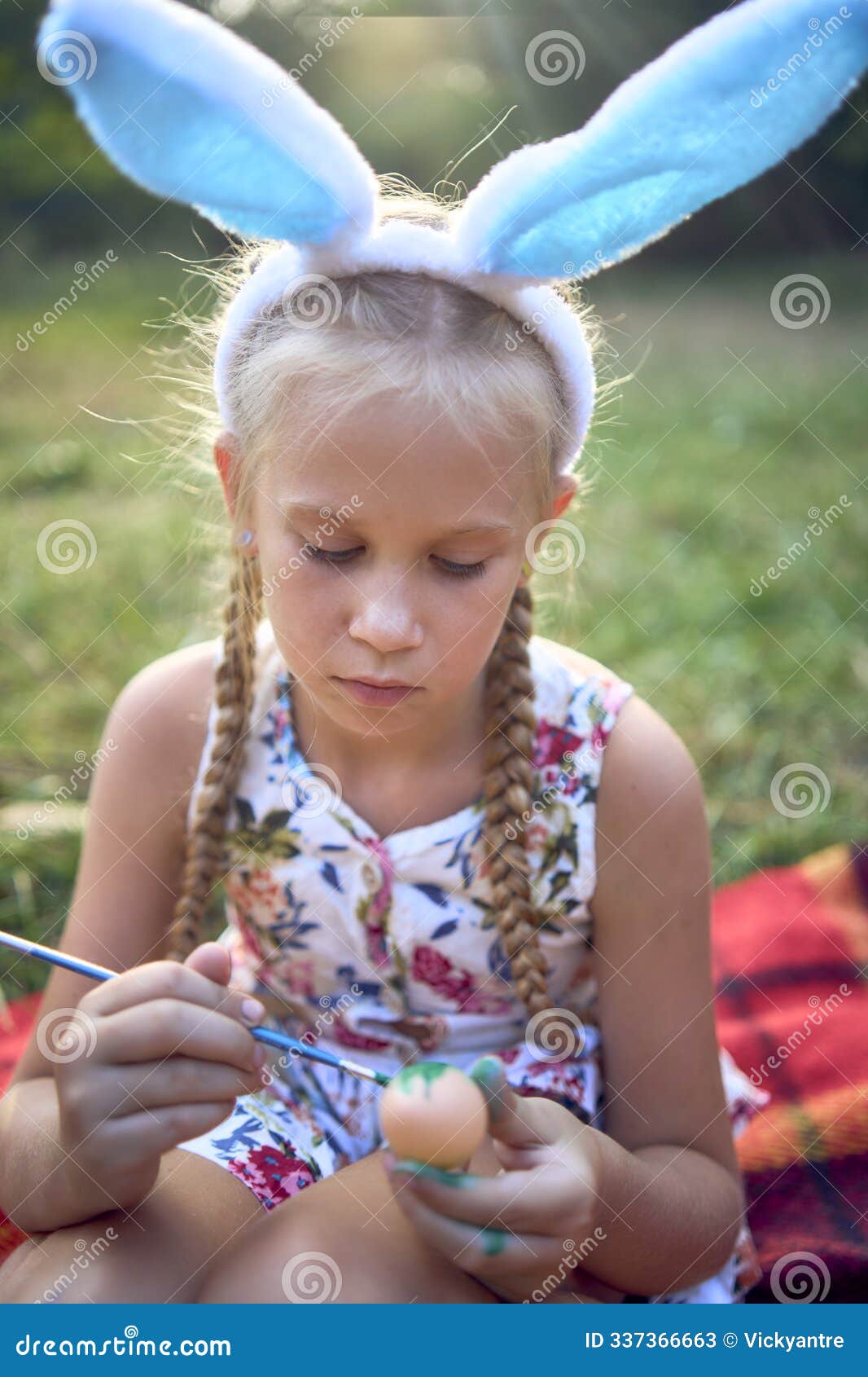A Llittle Girl Paint Eggs at the Easter Picnic Stock Image - Image of motherhood, paint: 337366663