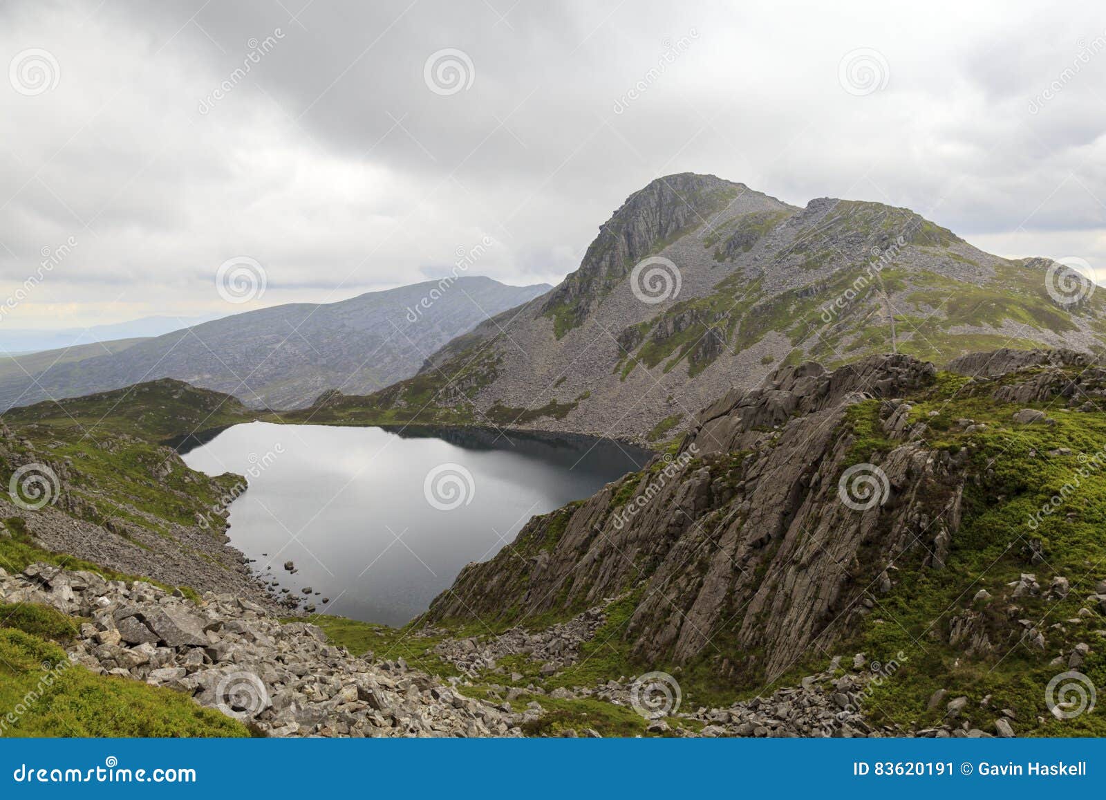 Llyn Y Fan Fach, The Welsh Lake In Brecon Beacons National Park Stock ...