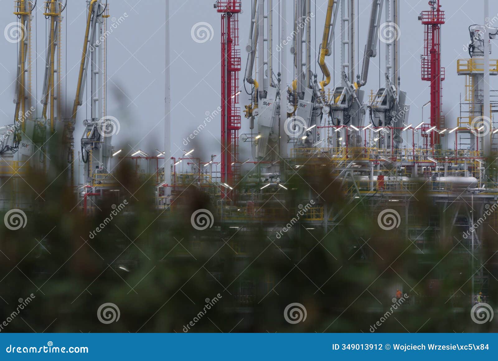 LNG TERMINAL editorial photography. Image of environment - 349013912