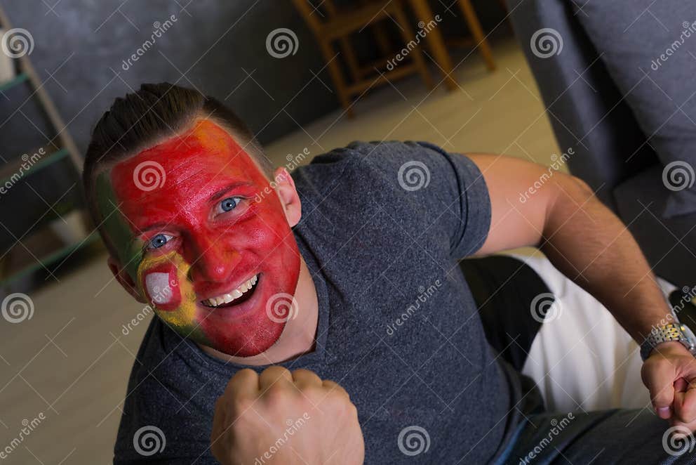 ¡Lo conseguimos! imagen de archivo. Imagen de meta, cerveza - 77958787