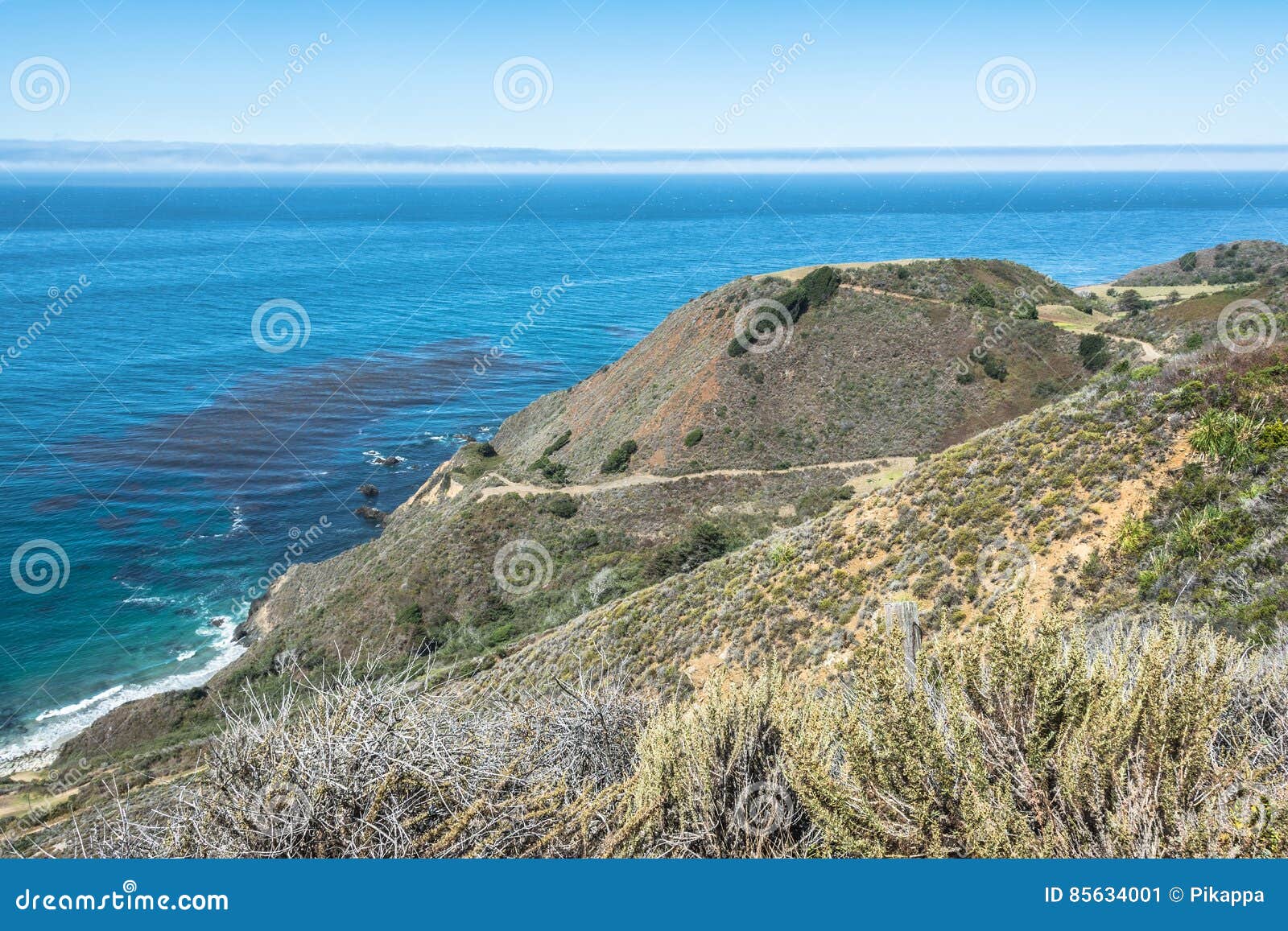 A Lo Largo De Big Sur, California Imagen de archivo - Imagen de cubo ...