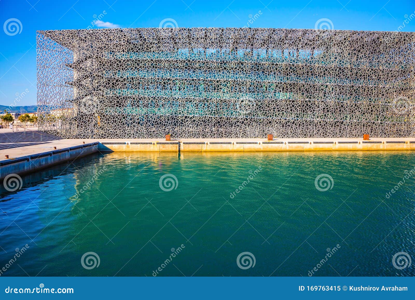 Lo stagno immagine stock. Immagine di mattina, vecchio - 169763415