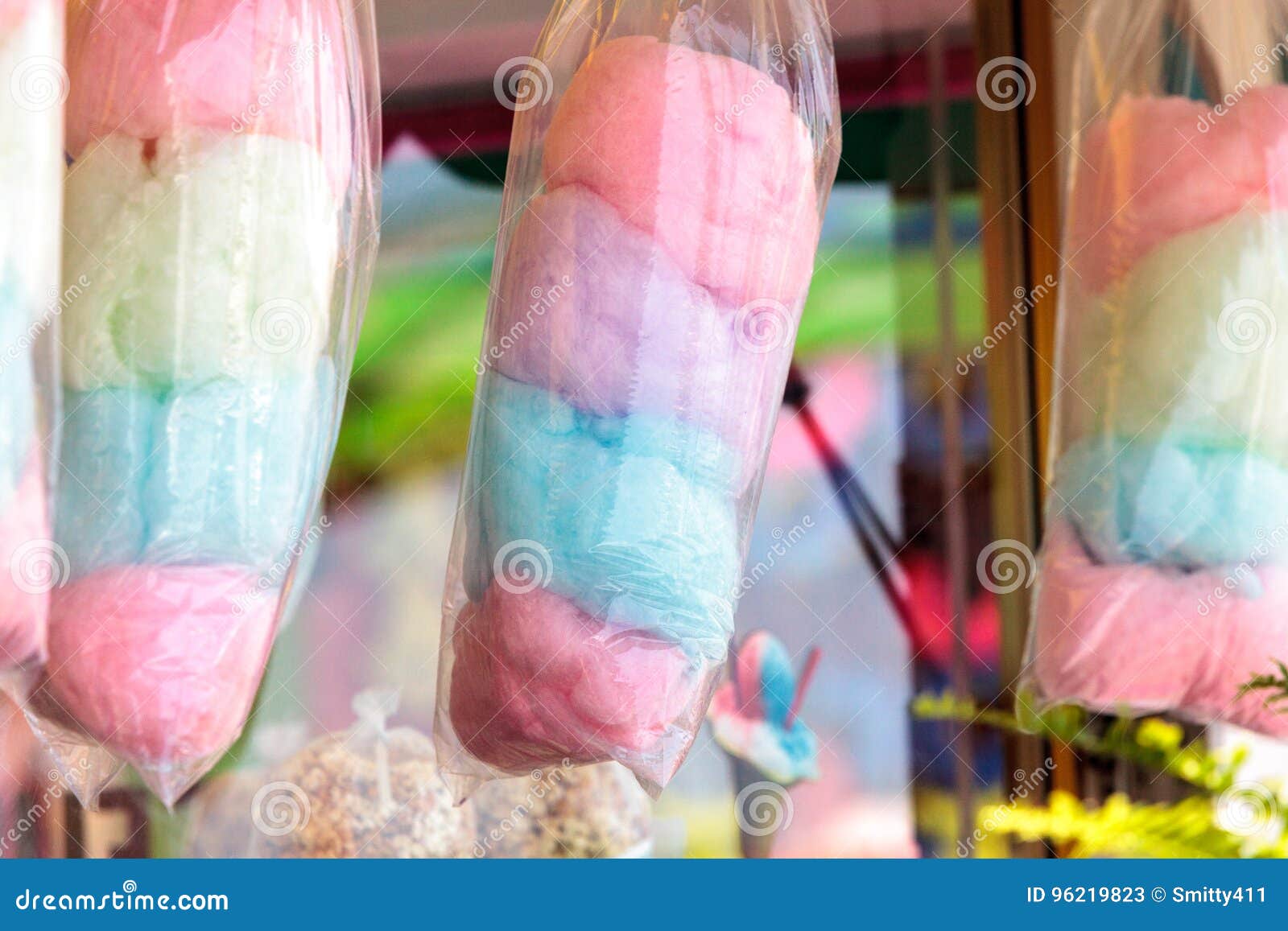 Lo Zucchero Filato Rosa, Verde E Blu Appende in Borse Immagine Stock ...