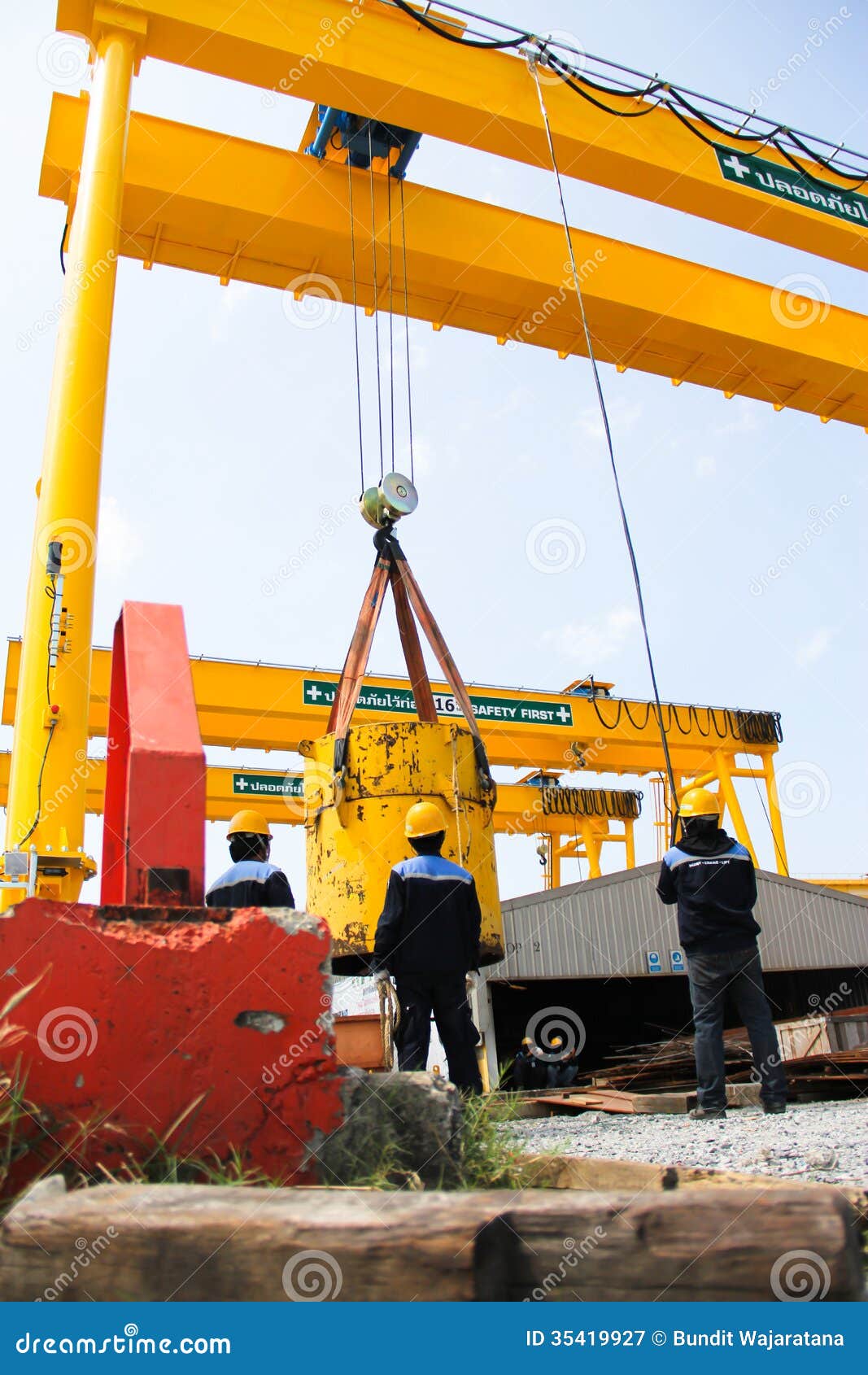 Load test team work stock image. Image of crane, color - 35419927