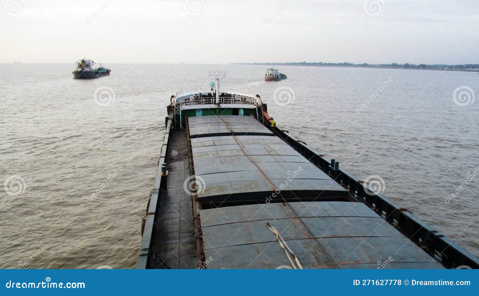A Loaded Barge Waiting for Its Goods To Be Unloaded Stock Photo - Image ...